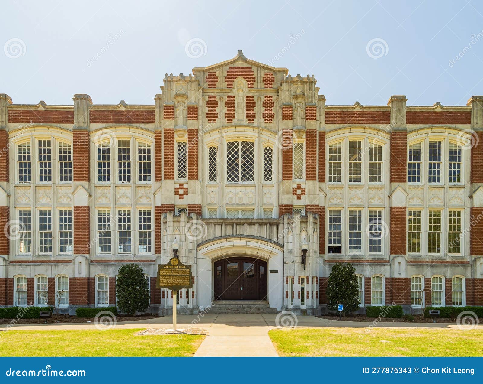 Sunny View of the Carpenter Hall of University of Oklahoma Editorial ...