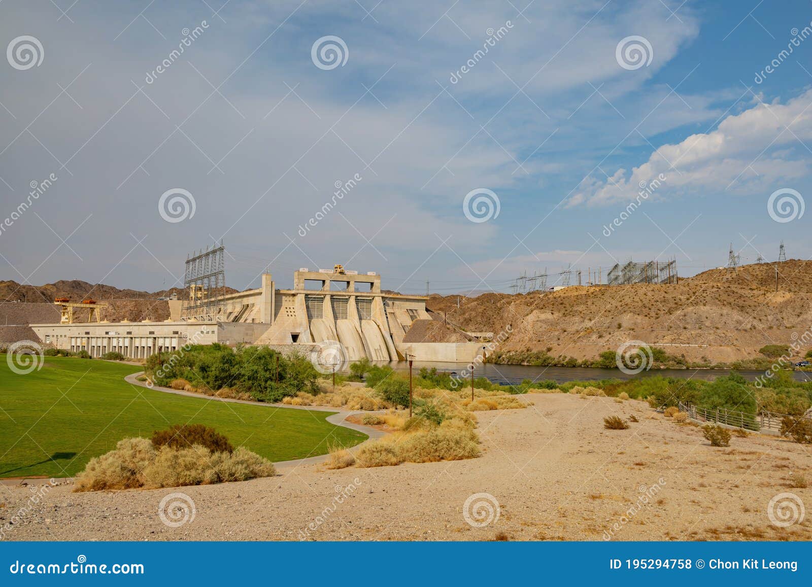 Sunny View of the Davis Dam Stock Photo - Image of people, blue: 195294758