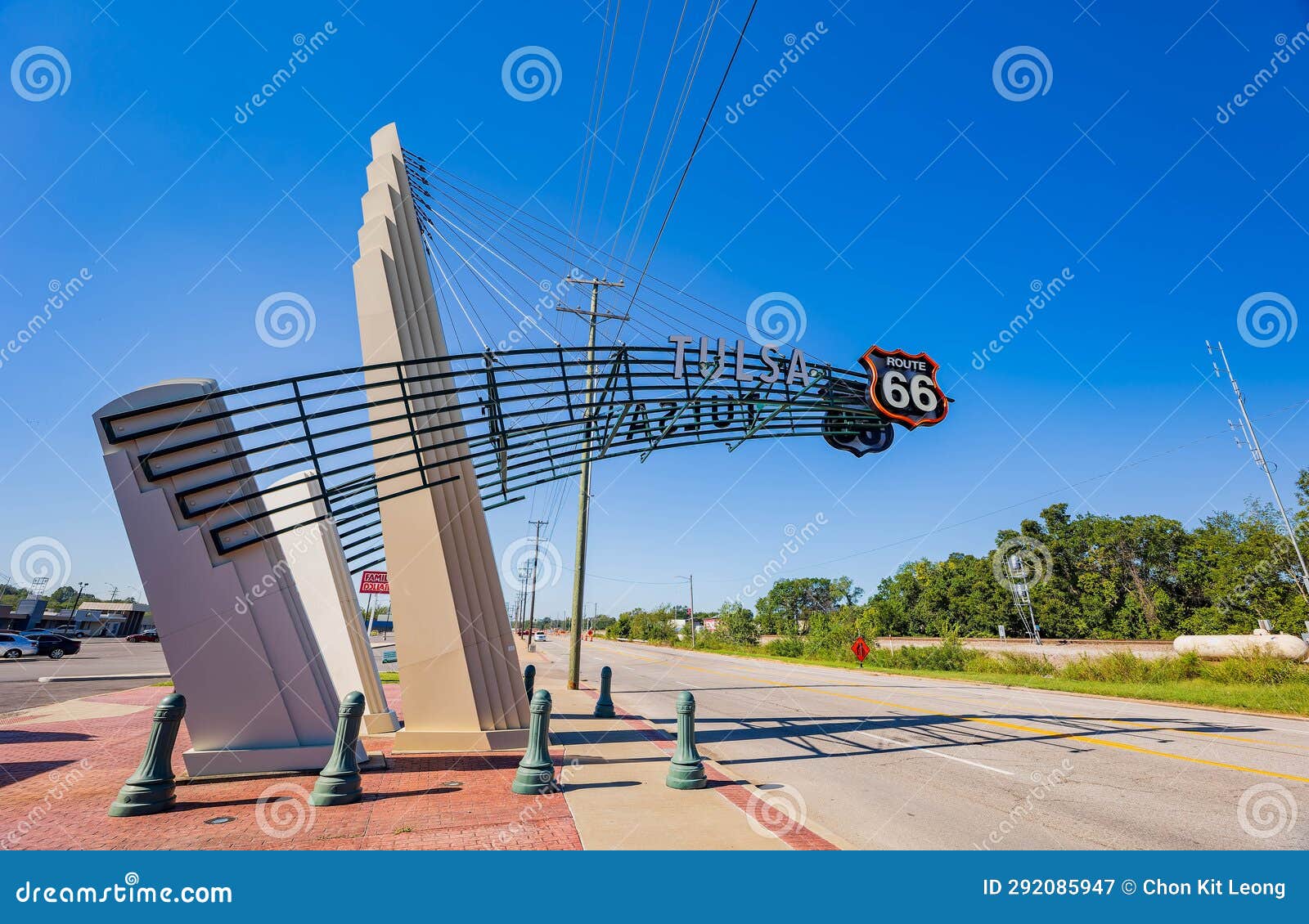 Sunny View of the Tulsa Route 66 Sign Editorial Photography - Image of ...