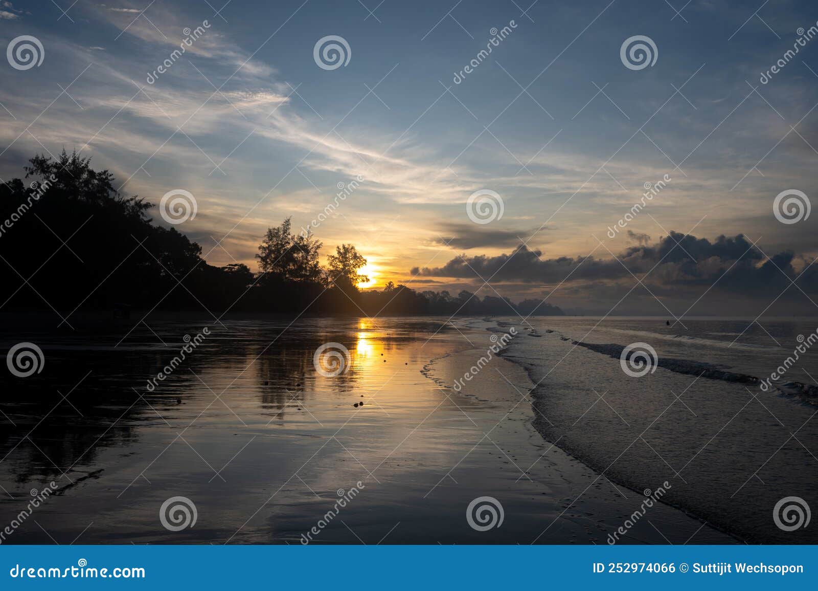 Sunrise Beach with Sun Rays and Cloud Stock Photo - Image of water ...
