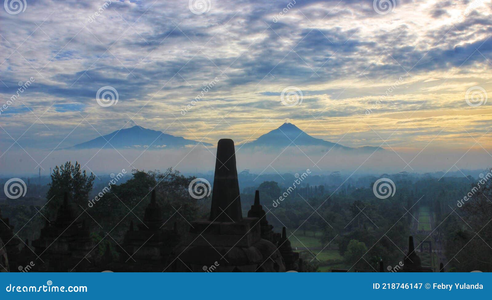Sunrise at Borobudur Temple Stock Image - Image of borobudur, temple ...