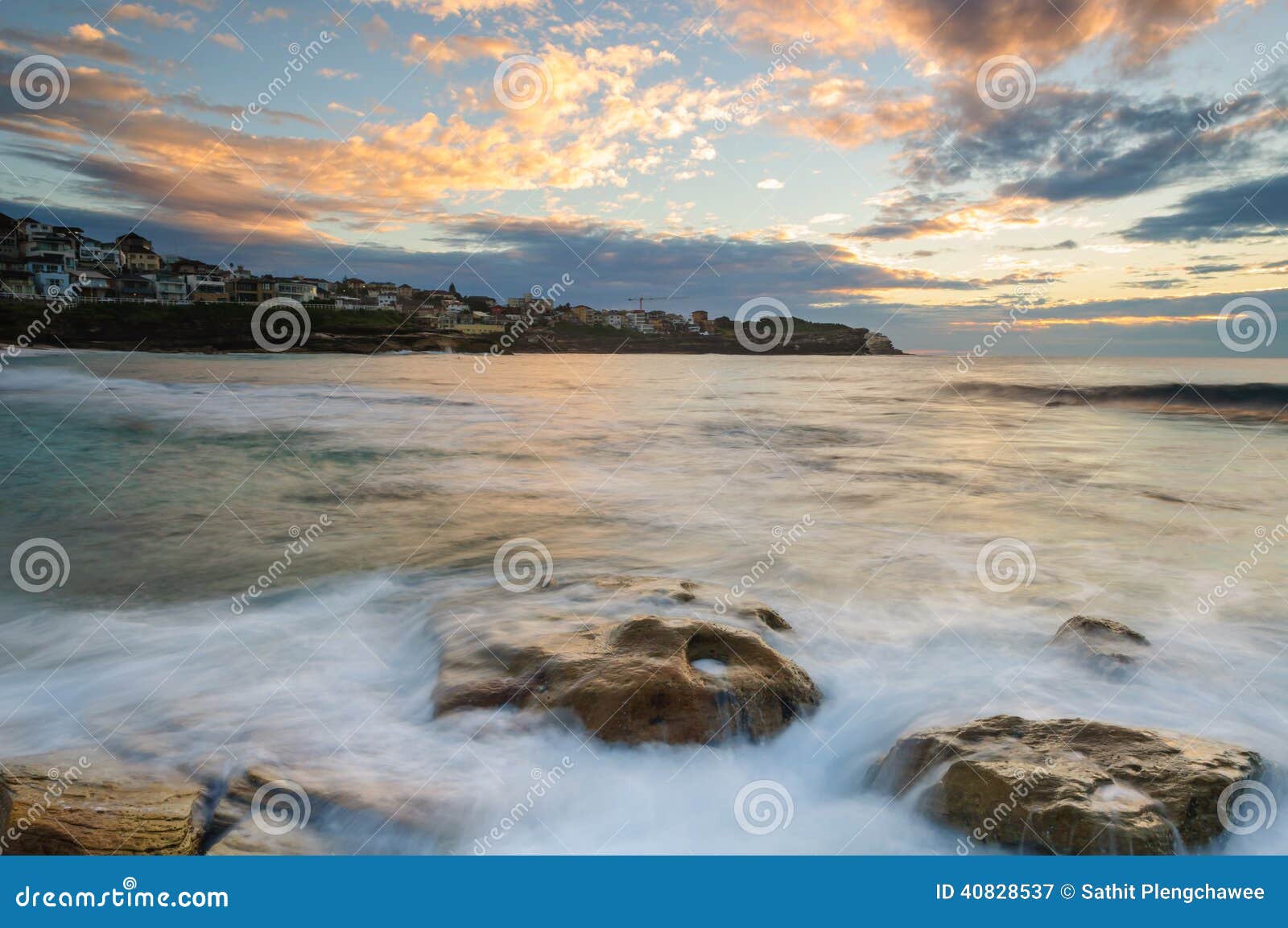Sunrise at Bronte beach stock image. Image of walk, bronte - 40828537