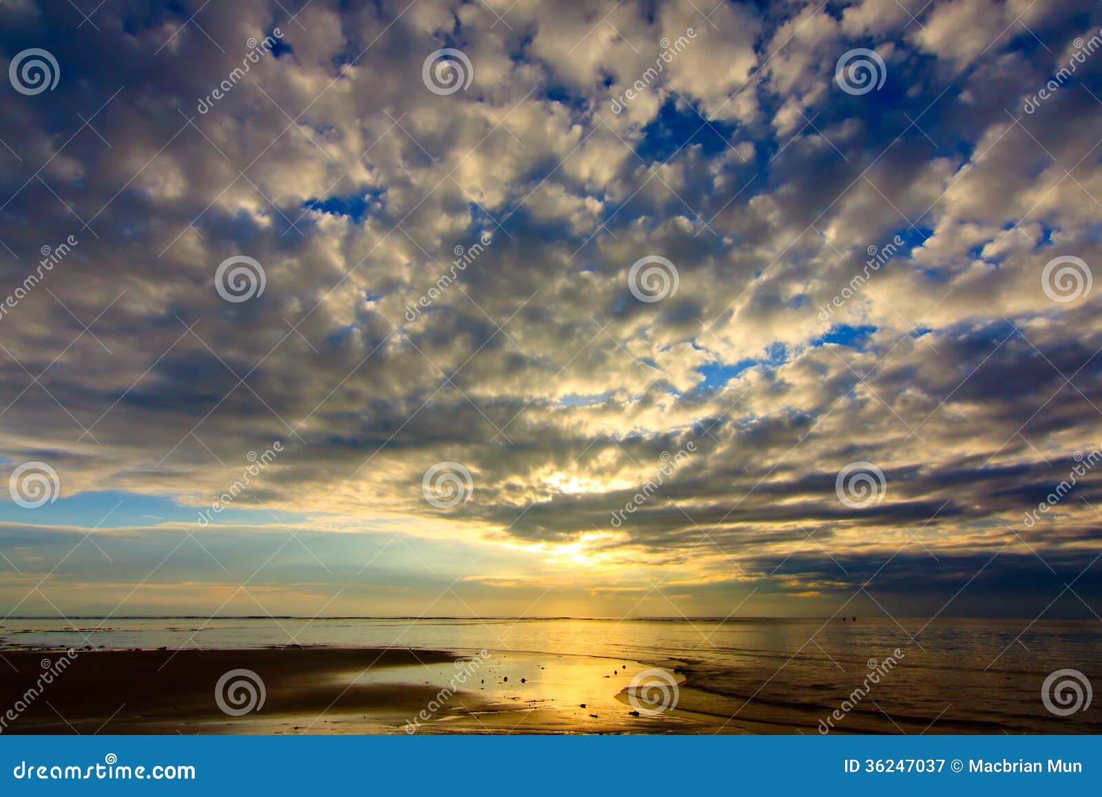 Sunrise with cloud pattern stock image. Image of clouds - 36247037