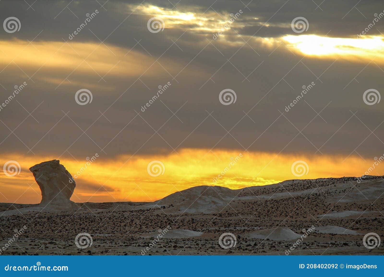 Sunrise in the Libyan Desert White Desert Limestone Formations in the ...