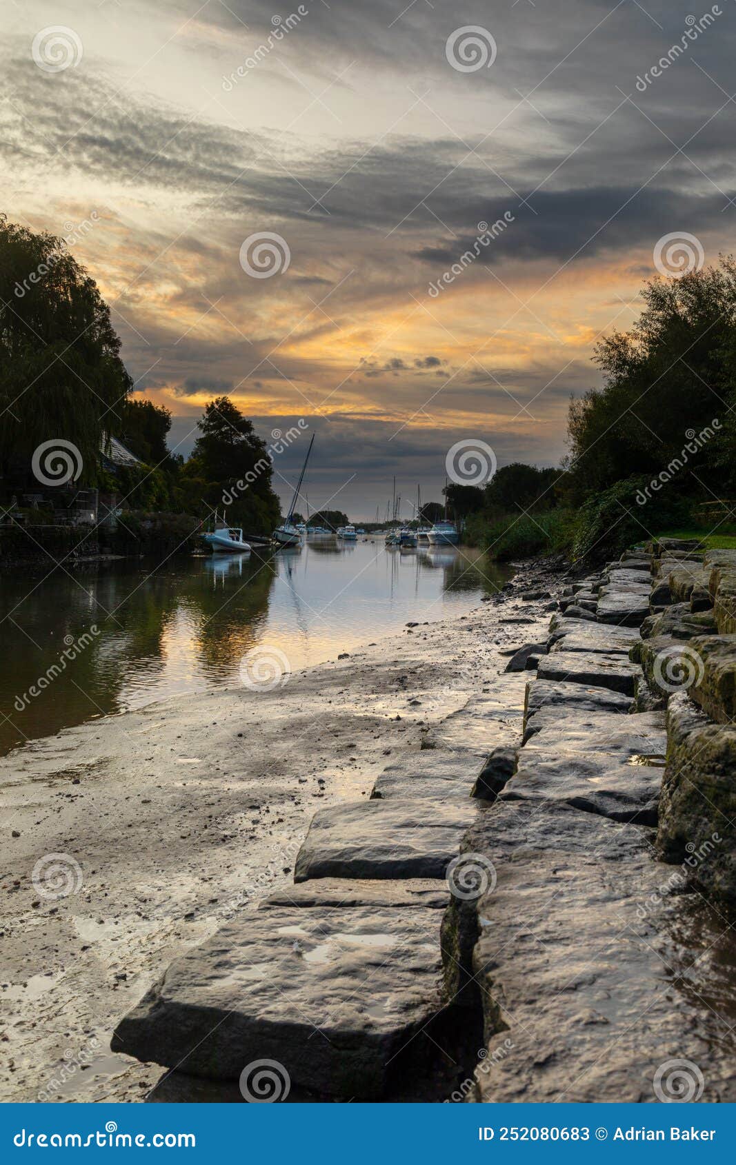 Sunrise on the River Frome at Wareham, Dorset, UK Stock Image - Image ...