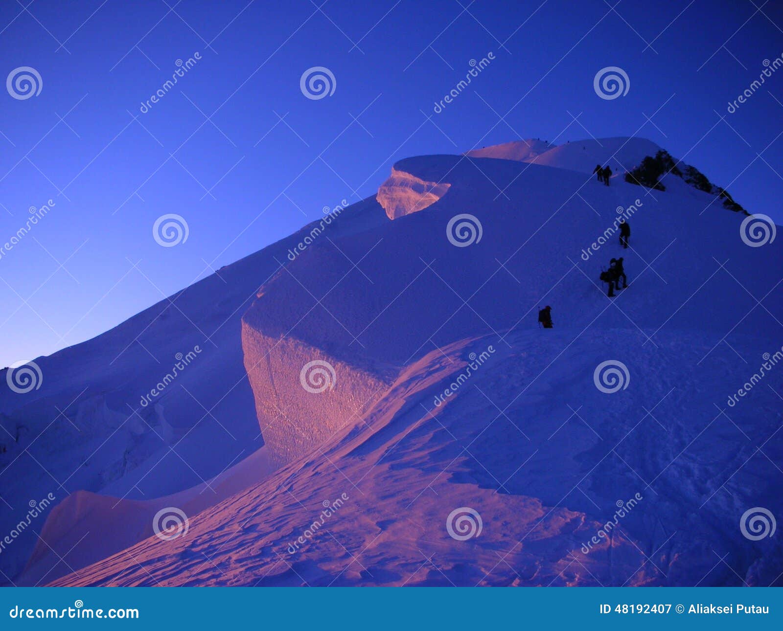 Sunrise on Mont Blanc stock image. Image of summit, shadow - 48192407