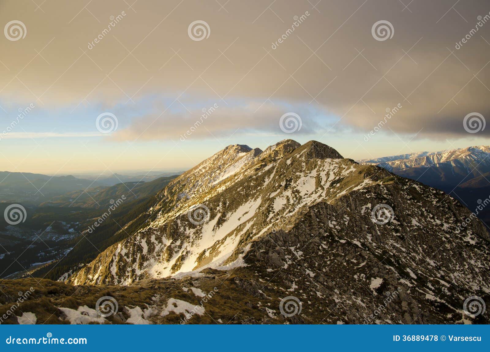 Sunrise on the Mountain Ridge Stock Photo - Image of range, dawn: 36889478