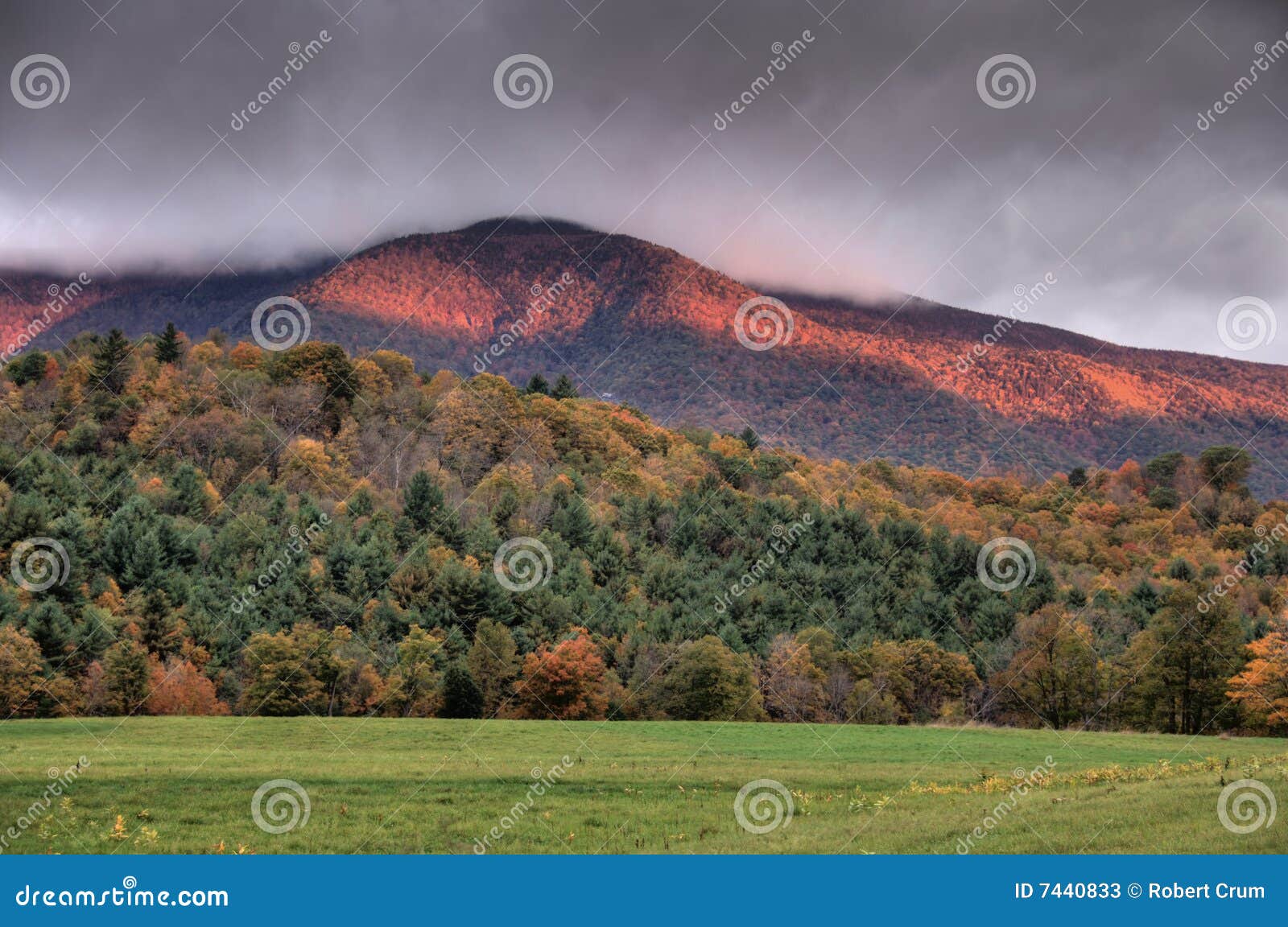 Sunrise Over Autumn Mountains Stock Image - Image of peak, cropland ...