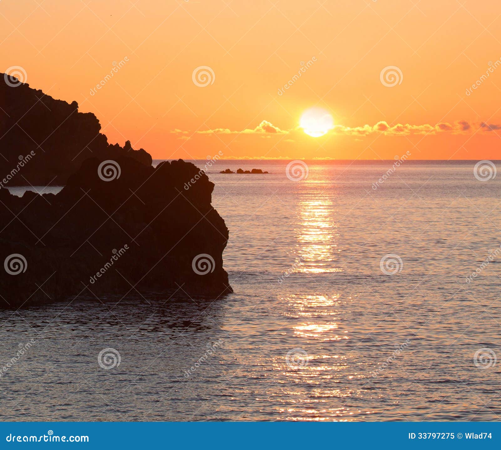 Sunrise Over the Sea and Rocks Stock Image - Image of pink, sunrise ...