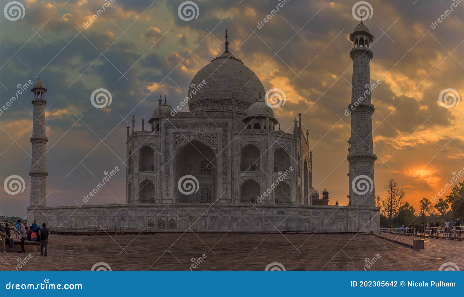 Sunrise Over the Taj Mahal at Agra, India Editorial Photography - Image ...