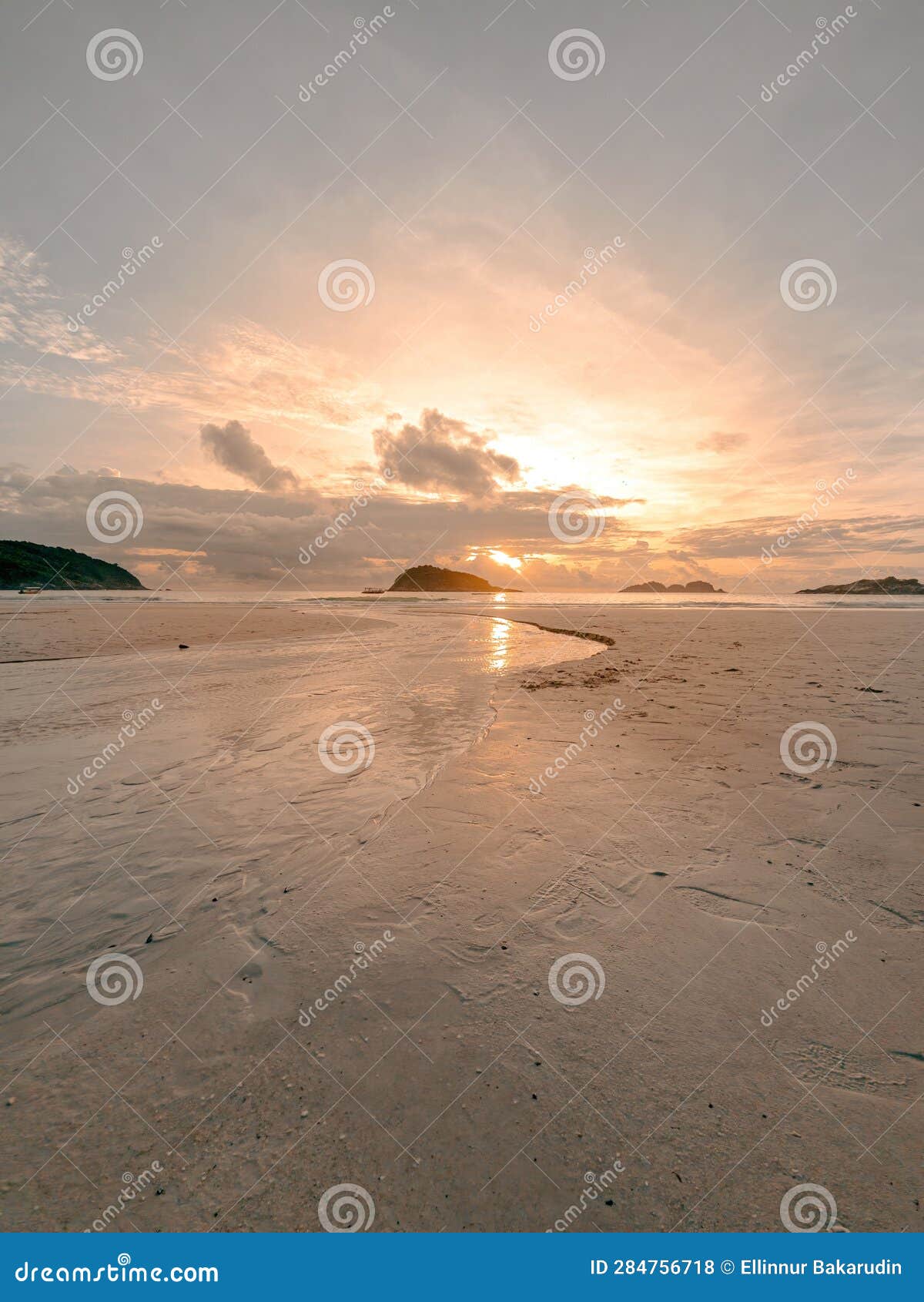 Sunrise Reflections on the Beach Sand. Textured and Watery Sandy Beach ...