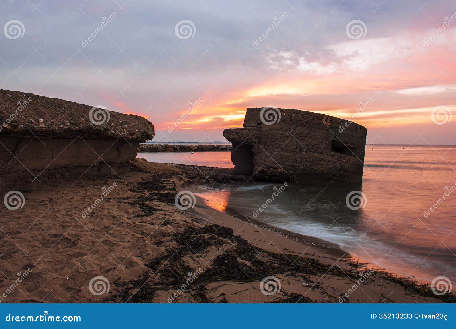 Sunrise between rocks stock image. Image of ocean, ripple - 35213233