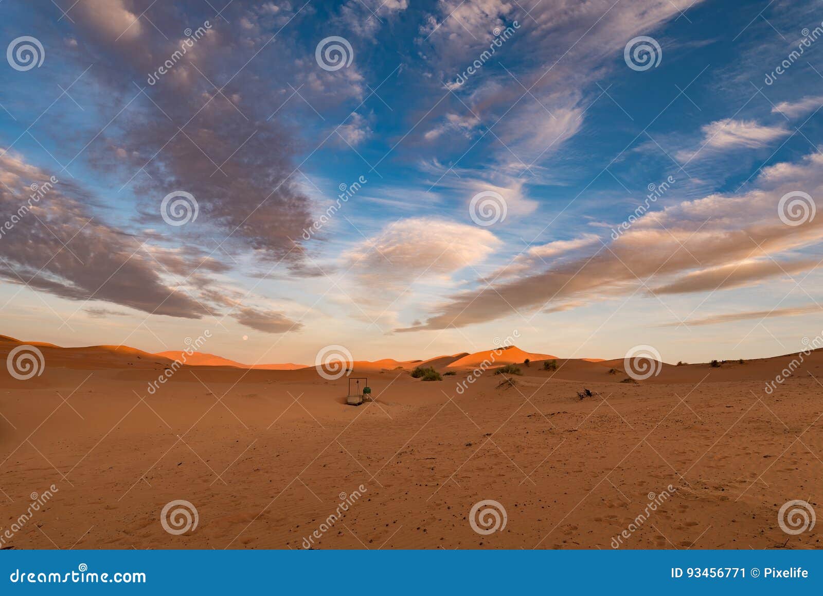 Sunrise in the Sahara Desert Stock Image - Image of dune, door: 93456771