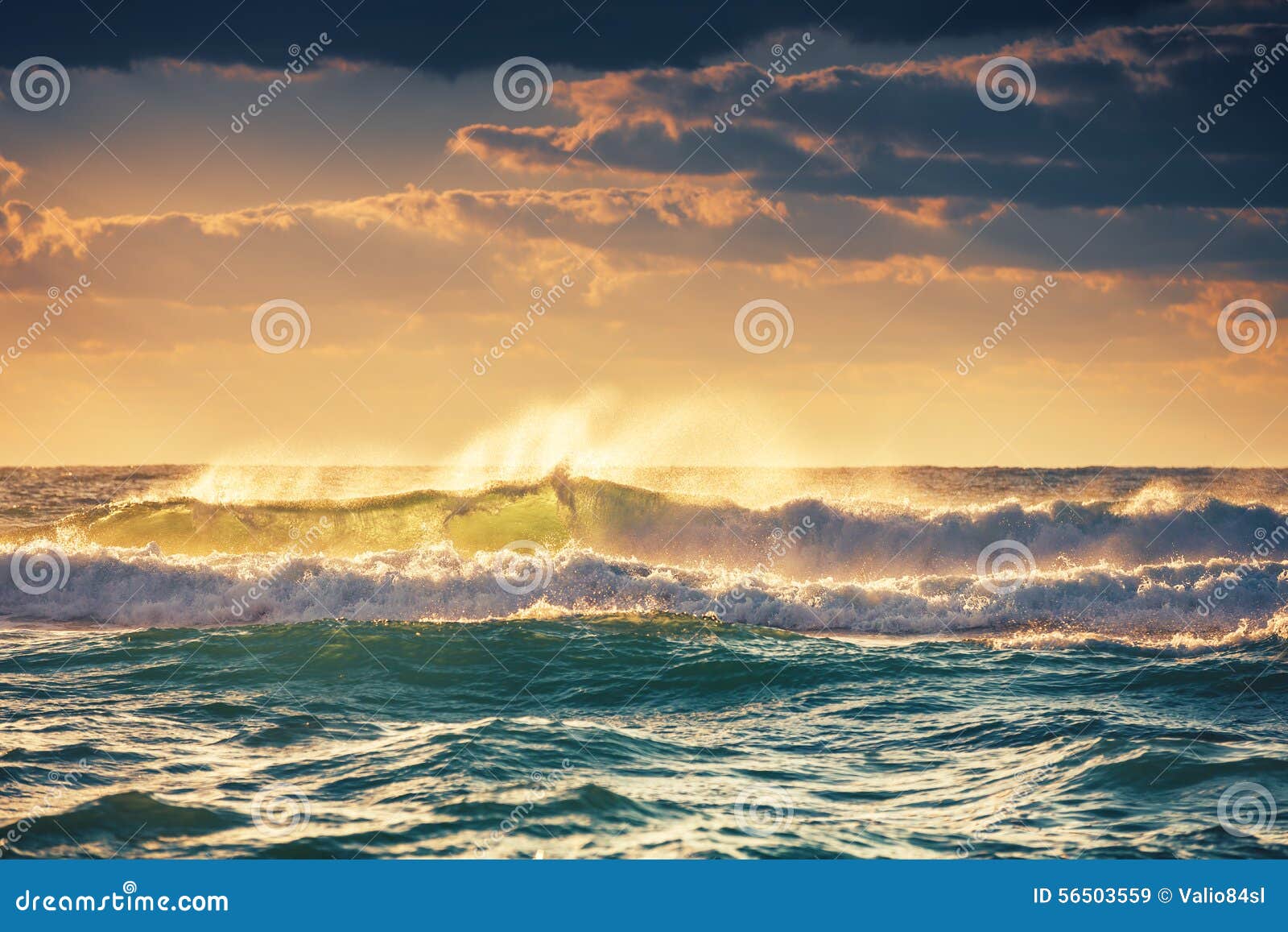 Sunrise and Shining Waves in Ocean Stock Image - Image of horizon ...