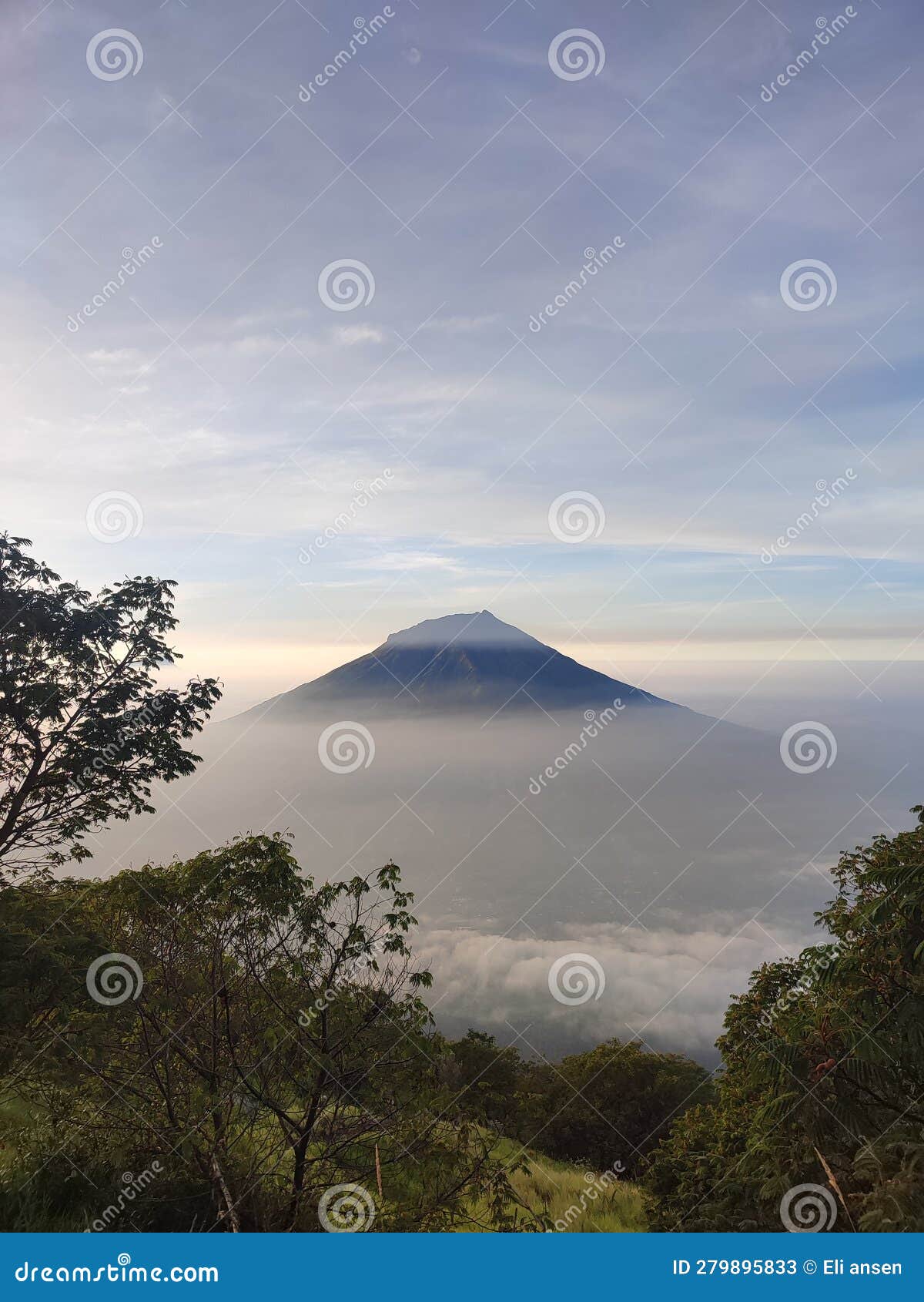 Sunrise in Sindoro stock image. Image of sindoro, view - 279895833