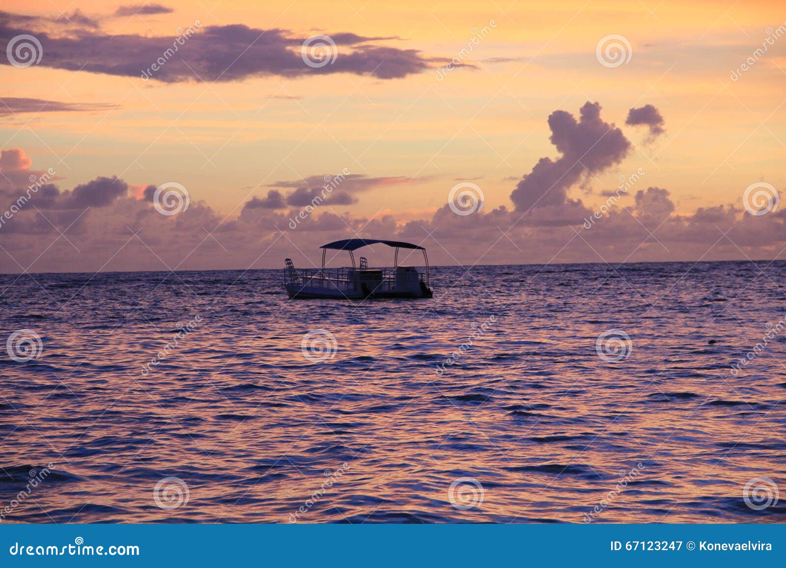 Sunrise Sunset Beach Clouds Sky, Sea, Ocean Stock Image - Image of ...