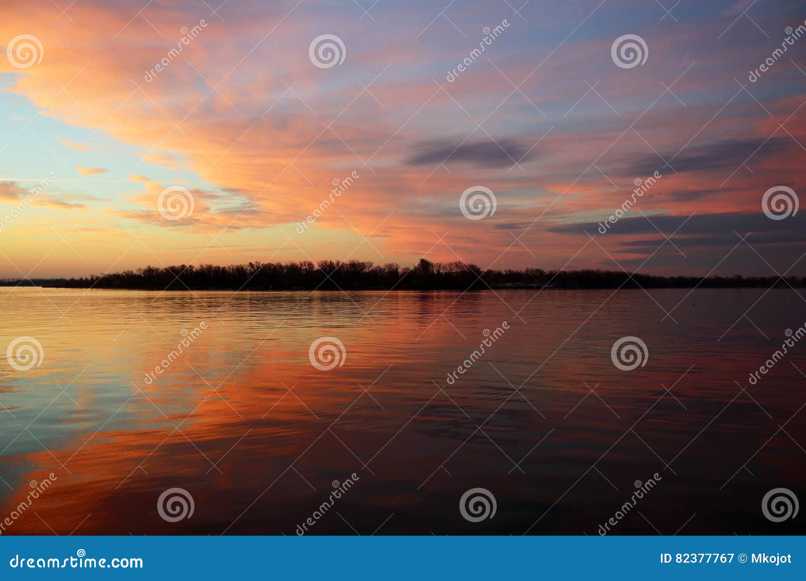 Sunrise on Toronto Island stock image. Image of dawn - 82377767