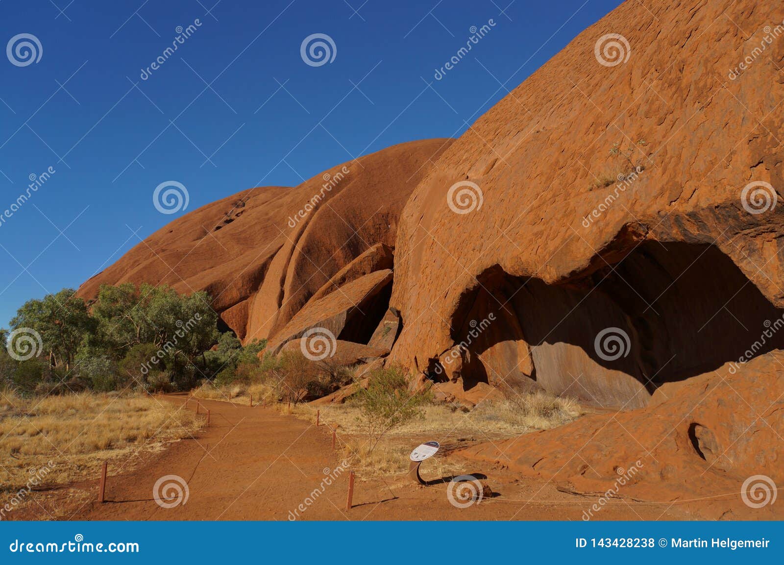 Sunrise at Uluru, Ayers Rock, the Red Center of Australia, Australia ...