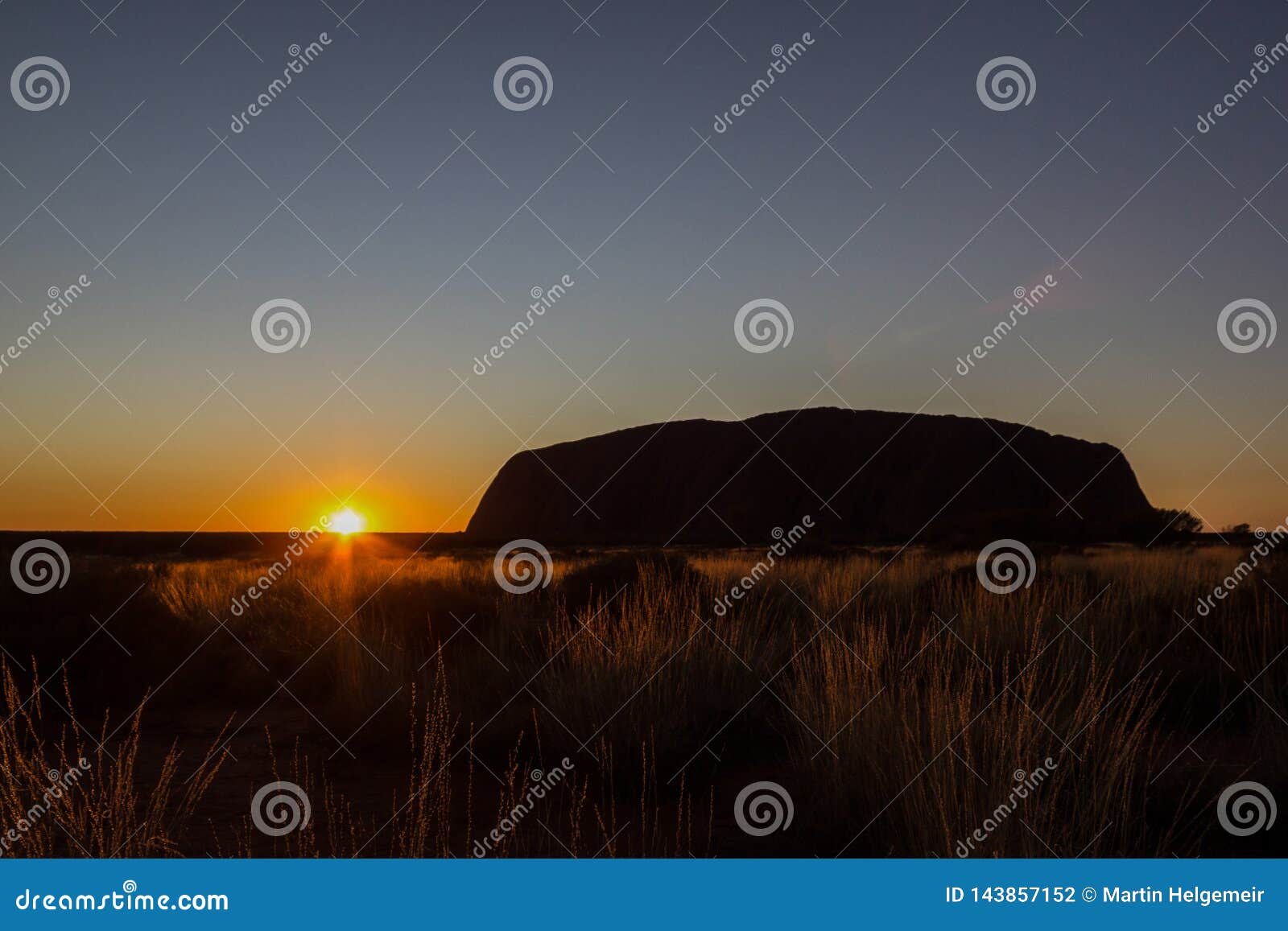 Sunrise at Uluru, Ayers Rock, the Red Center of Australia, Australia ...