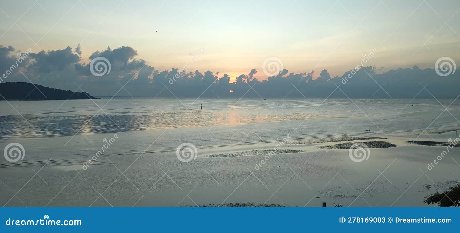 Sunrise View at Kuantan Beach Stock Image - Image of beach, view: 278169003