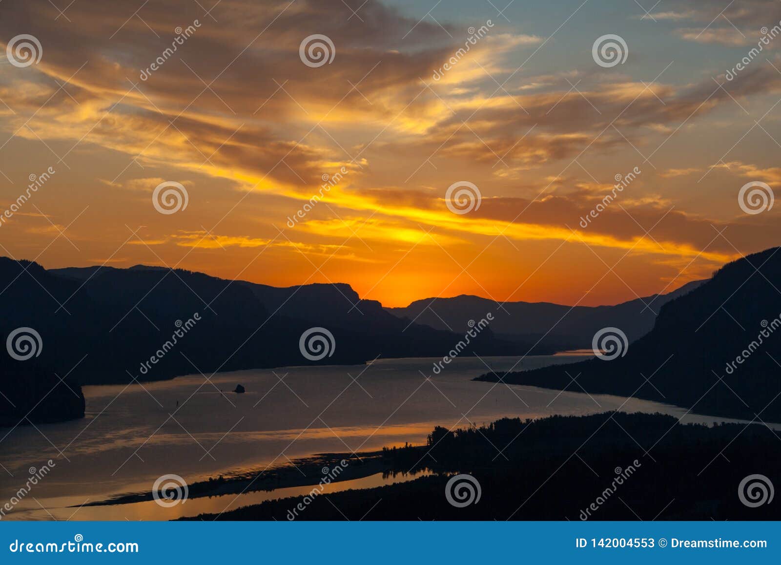 Sunrise at Crown Point 2 stock image. Image of sunrays - 142004553