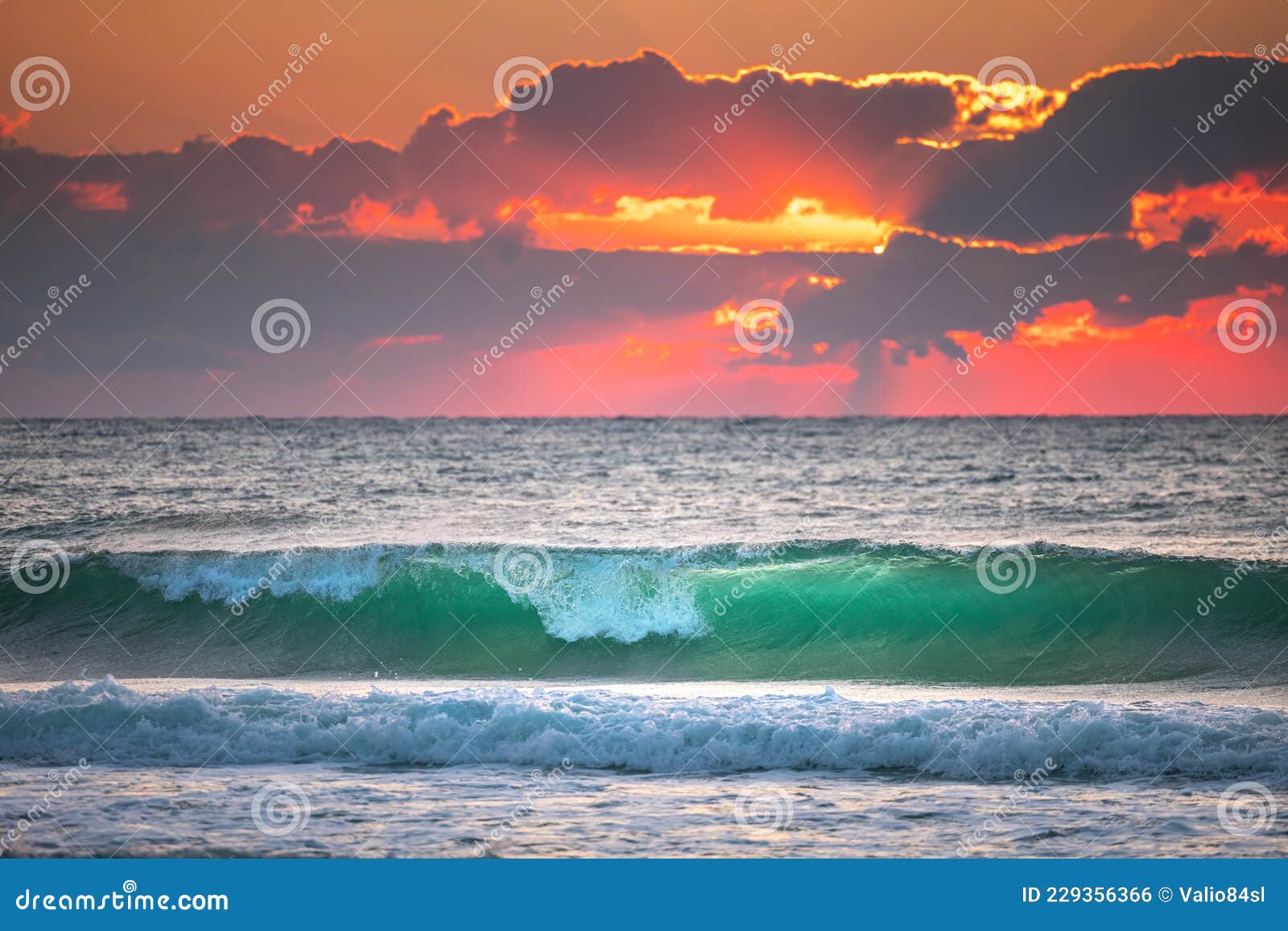 Beautiful Sunrise Wave and Dramatic Cloudscape during Scenic Sunrise ...
