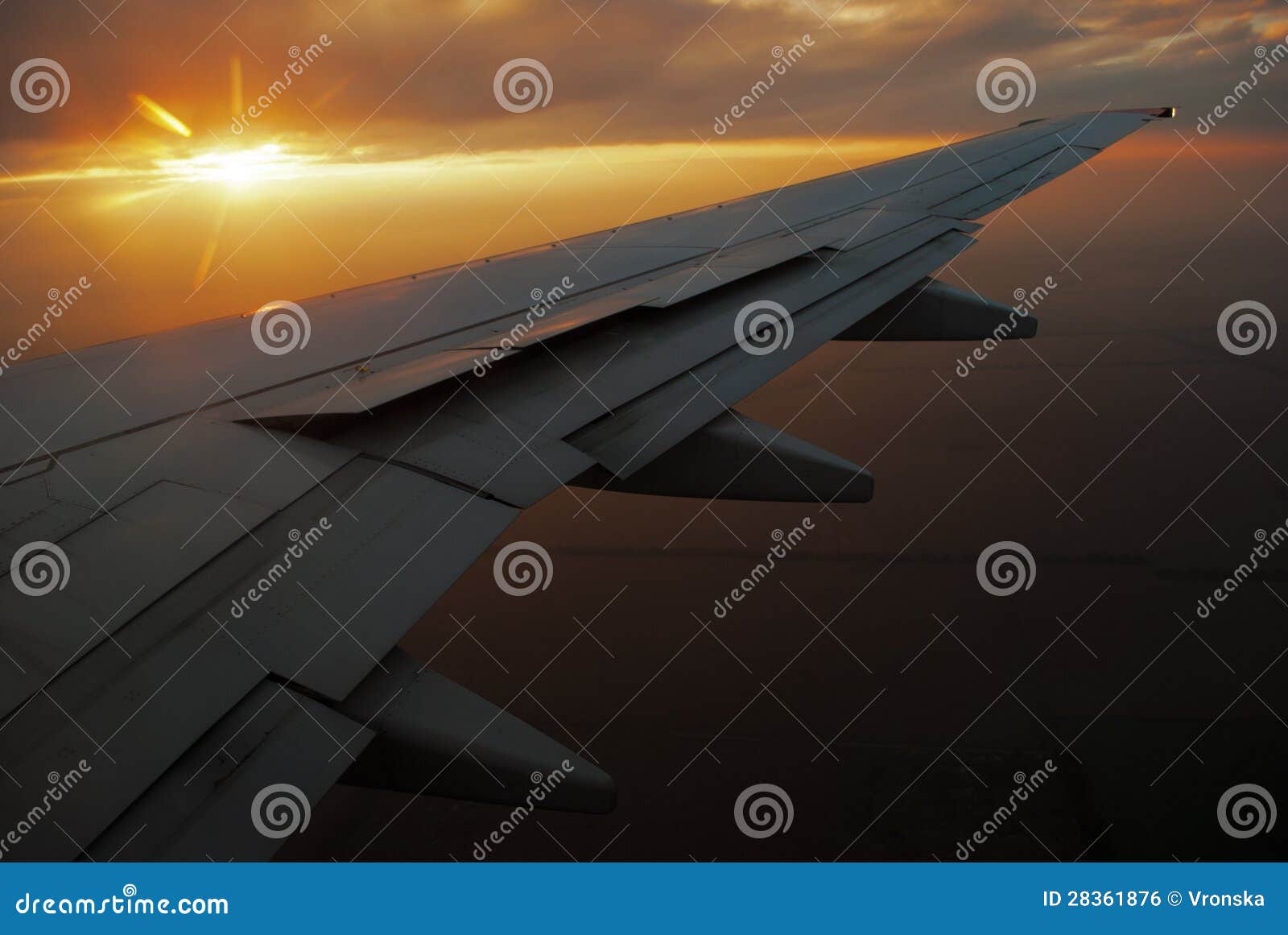 Sunset and the Airplane Wing Stock Photo - Image of aviation, gear ...