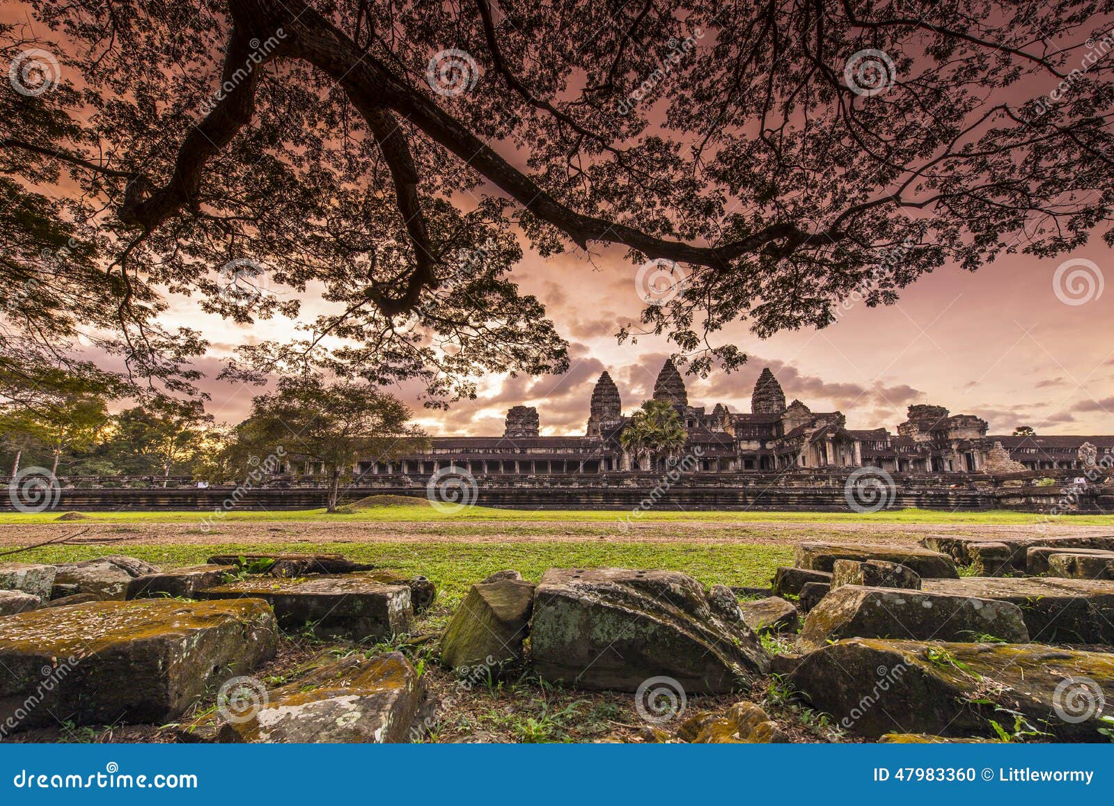 Sunset at Angkor Wat stock photo. Image of culture, jungle - 47983360