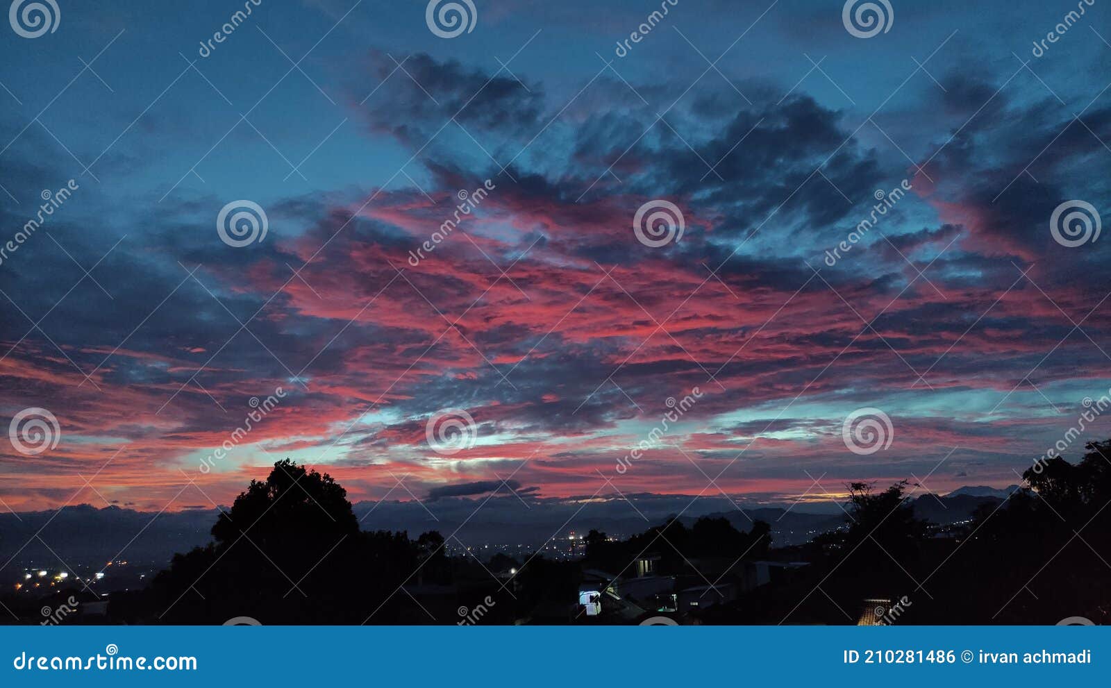 Sunset at 18.00 Bandung Awan Sore Stock Photo - Image of bandung, 1800: ...