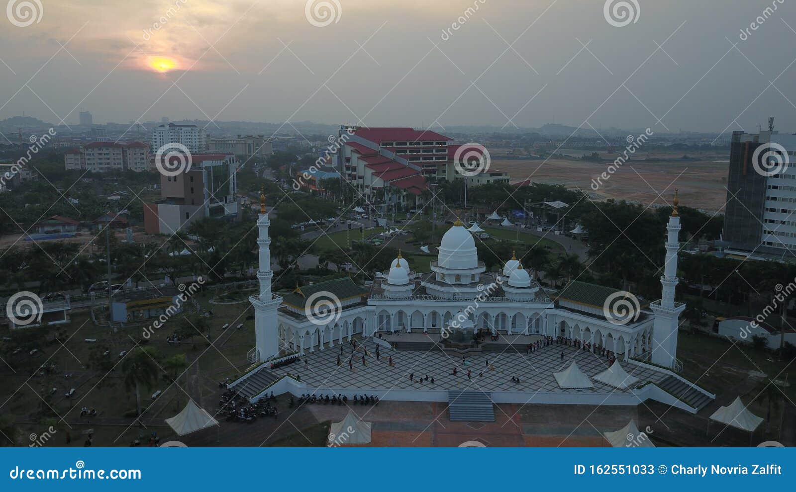 Sunset Batam 2018 and the Great Mosque, Batam Island, Indonesia ...