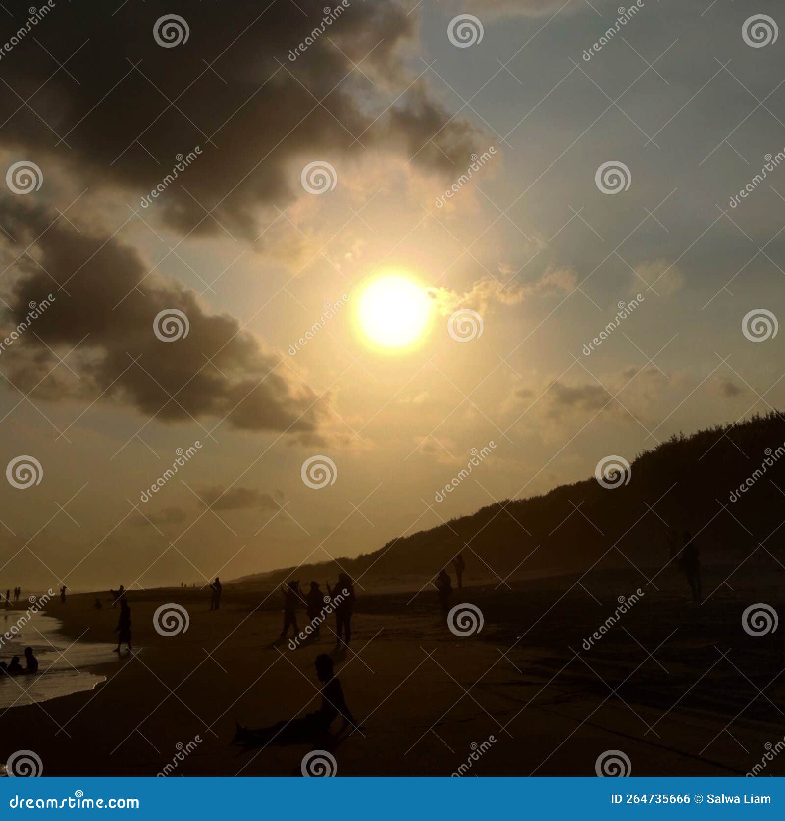 Sunset on Beach& X27;s Sky at 4pm Stock Photo - Image of sunset, beach ...