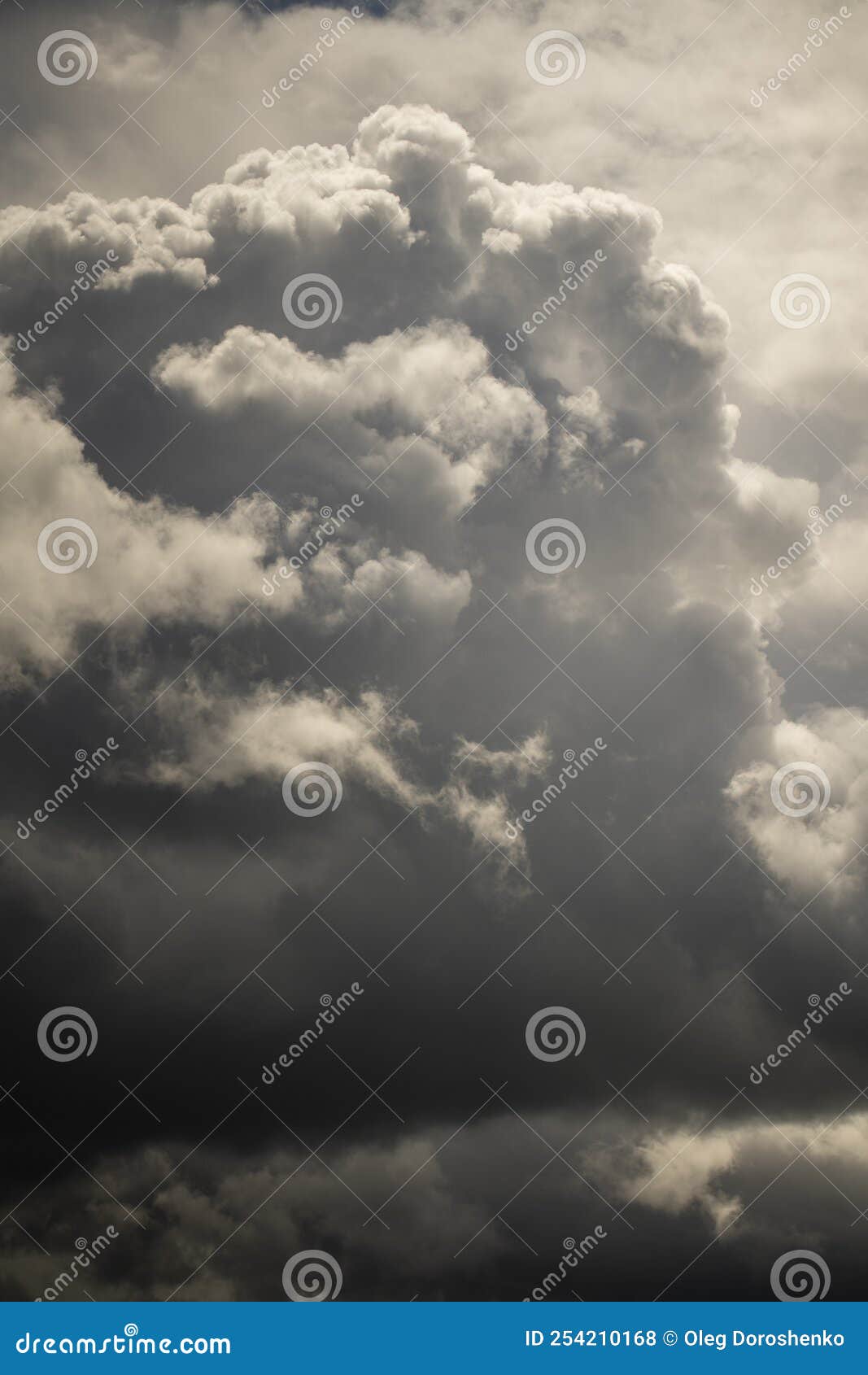 Dramatic Stormy Sky with Beautiful Cloud at Sundown before the Rain ...