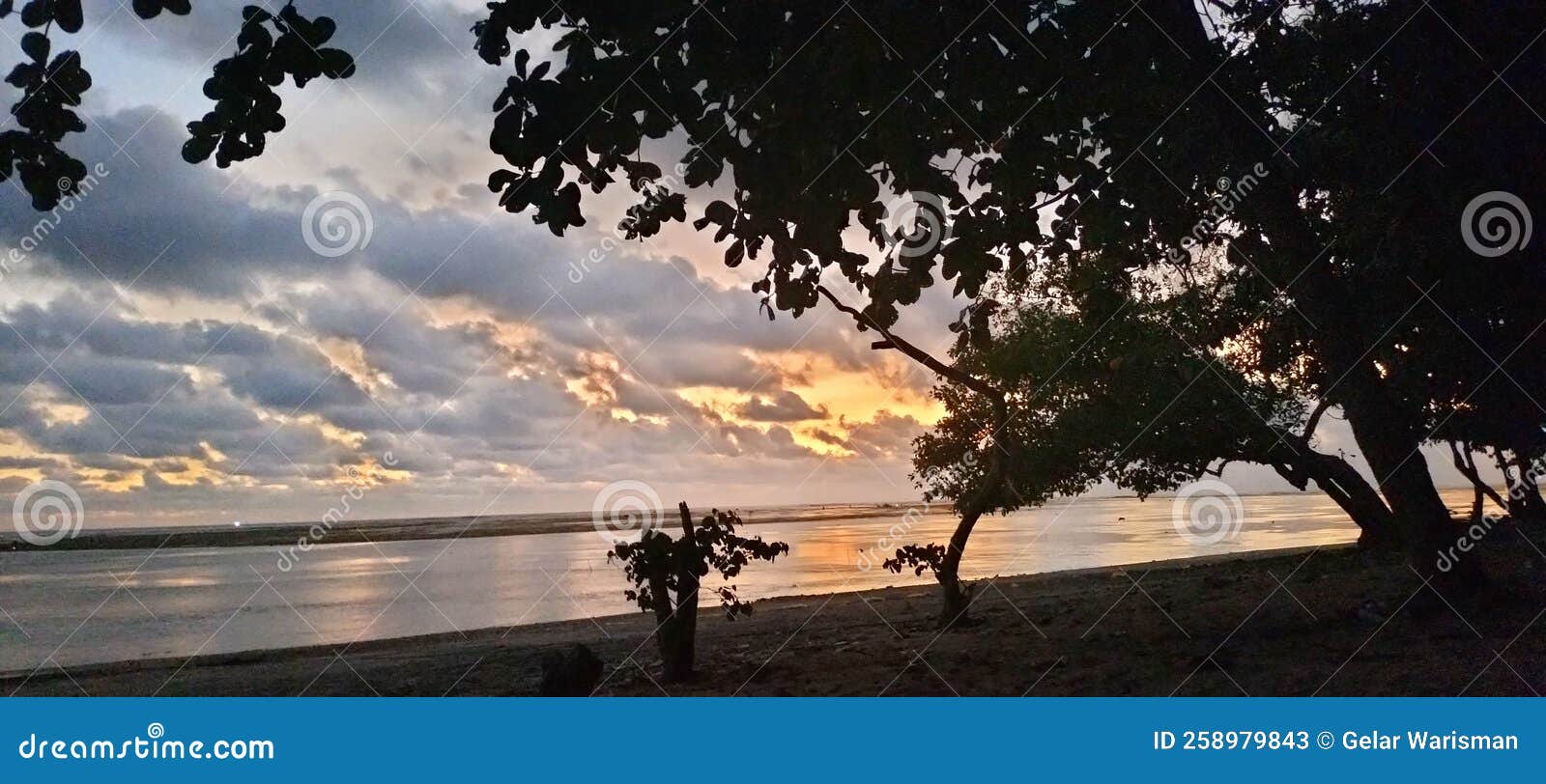 Sunset the bech stock image. Image of coast, horizon - 258979843