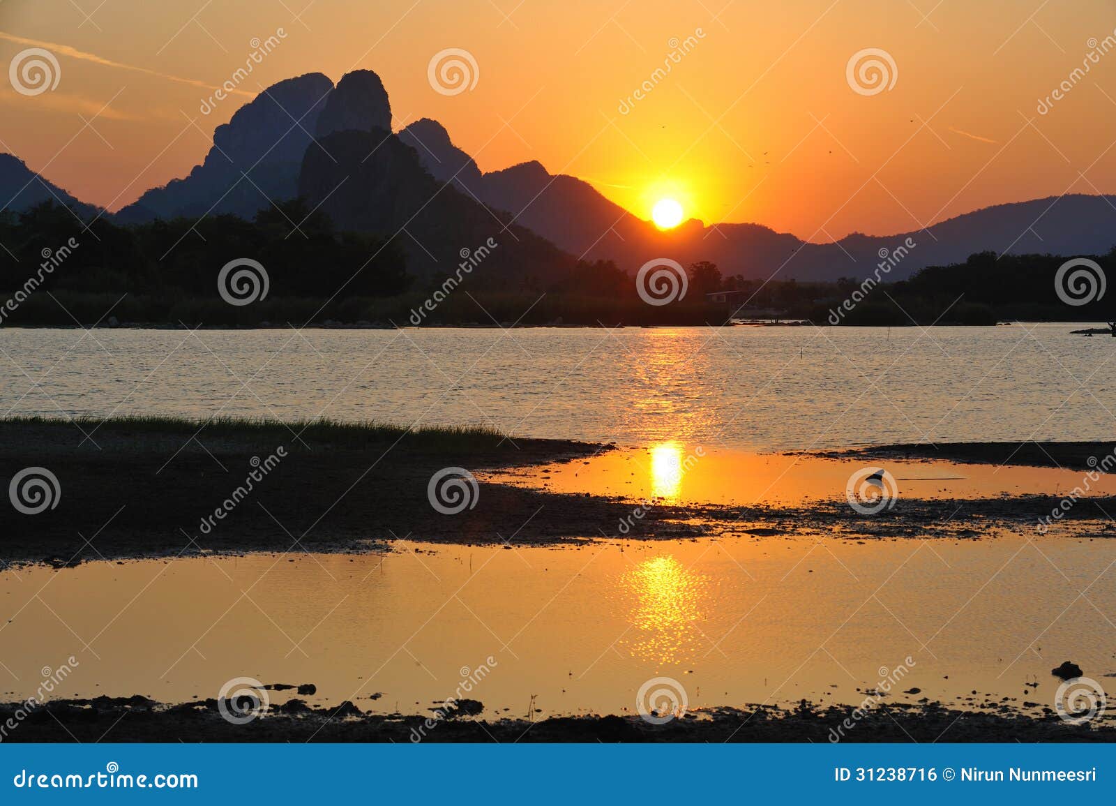 Sunset Behind the Mountains. Stock Photo - Image of cinque, relax: 31238716