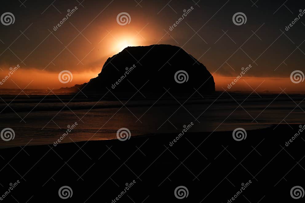 Sunset behind the rock stock image. Image of sand, coast - 57202131