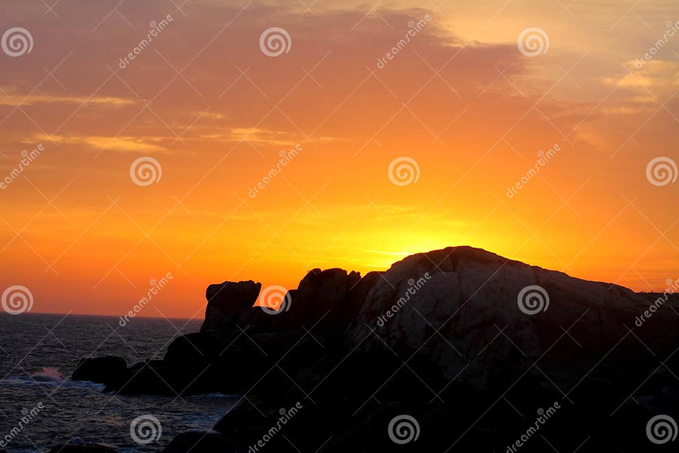 Sunset behind rocks stock image. Image of bright, shadow - 60253601