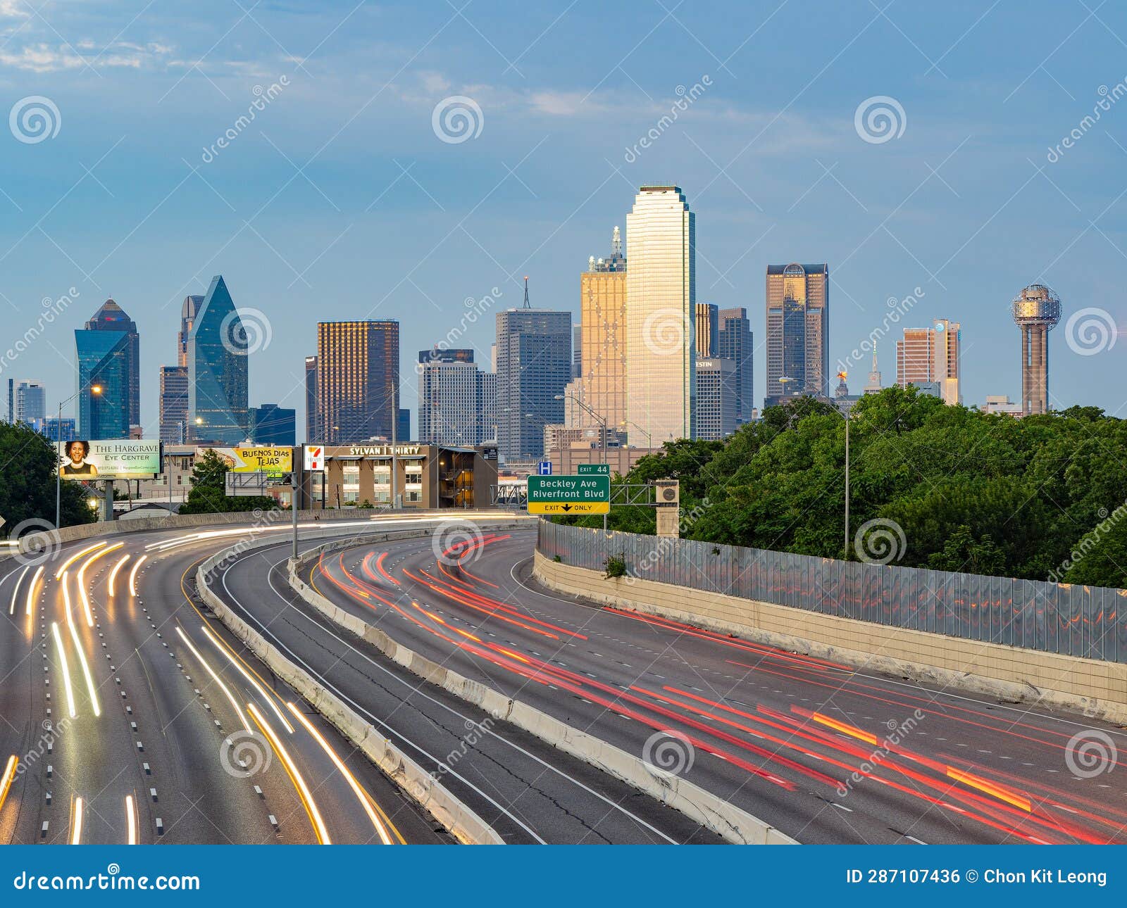 Sunset Dallas Skyline with Highway Editorial Photo - Image of tree ...