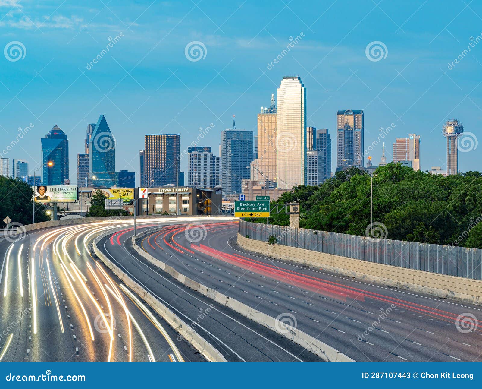 Sunset Dallas Skyline with Highway Editorial Stock Photo - Image of ...
