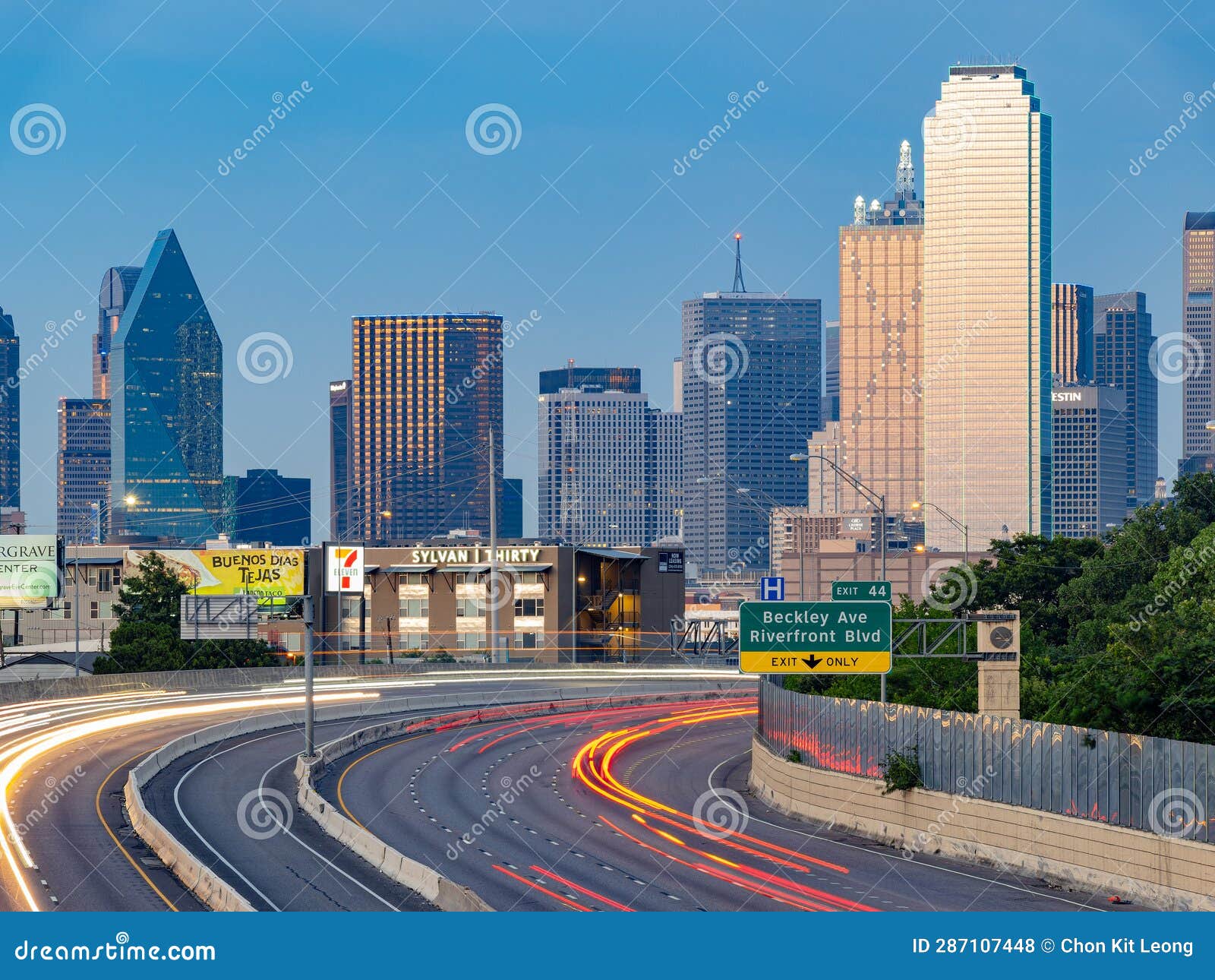 Sunset Dallas Skyline with Highway Editorial Stock Photo - Image of ...