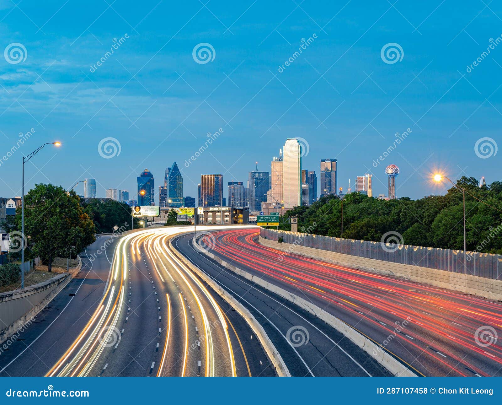 Sunset Dallas Skyline with Highway Editorial Stock Photo - Image of ...