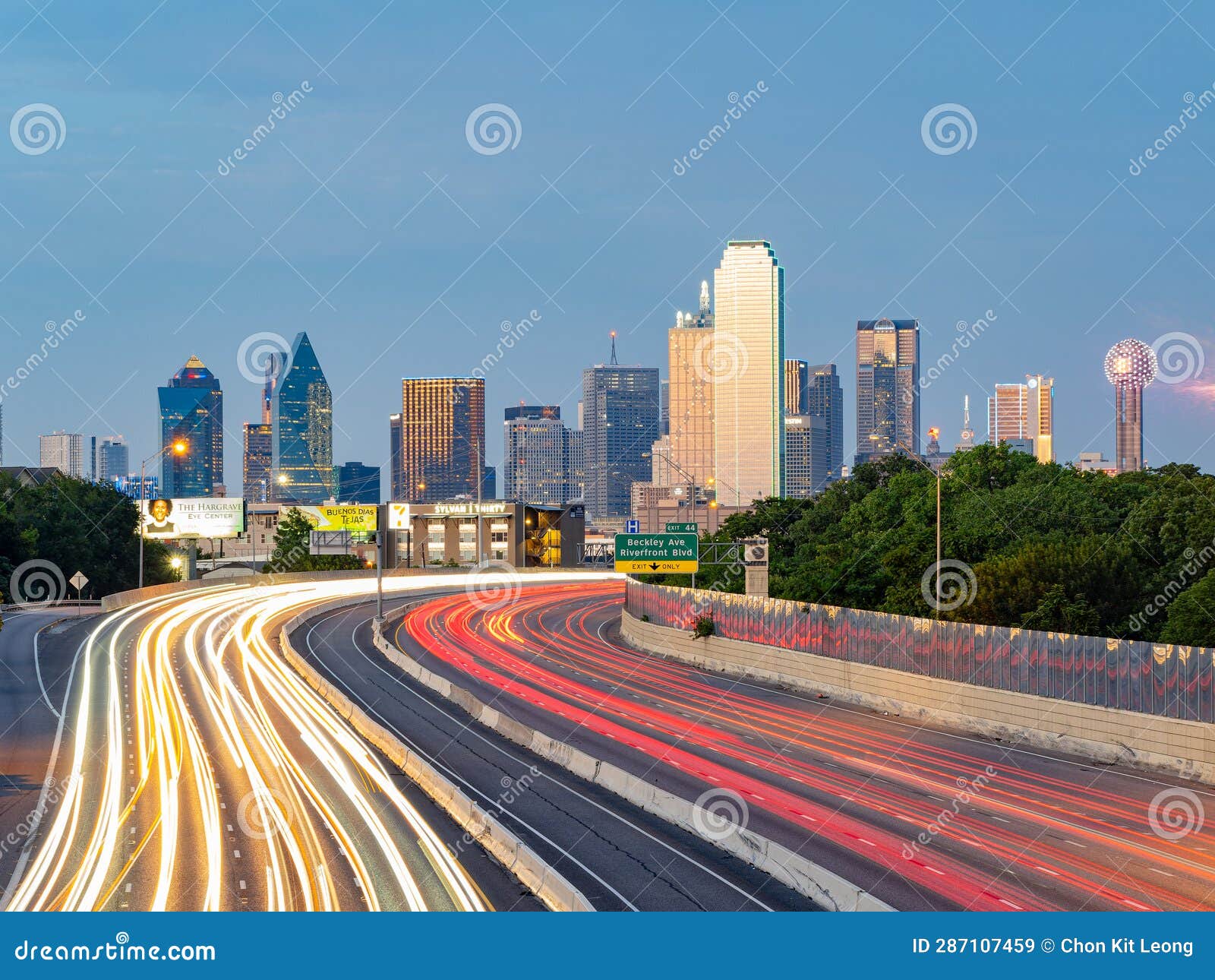 Sunset Dallas Skyline with Highway Editorial Stock Image - Image of ...