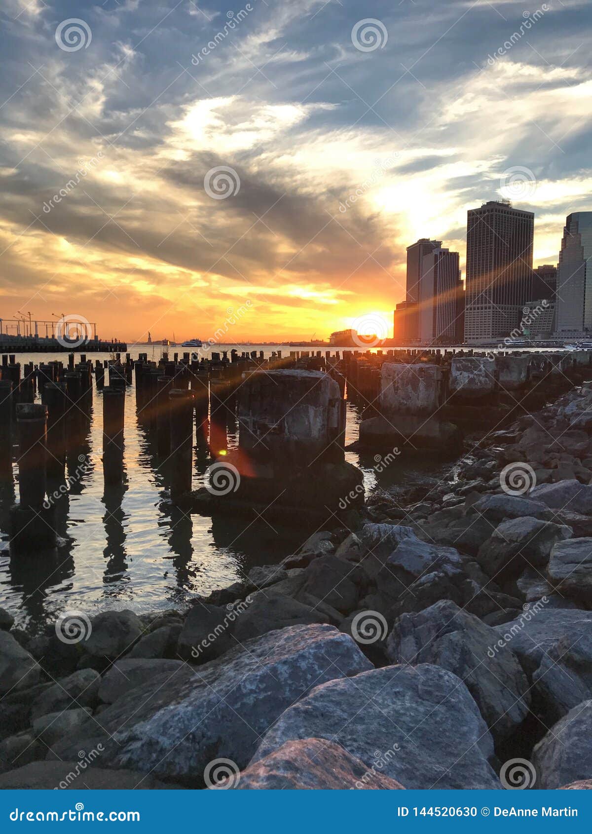 Sunset at Dumbo Brooklyn Park Stock Photo - Image of brooklyn, skyline ...