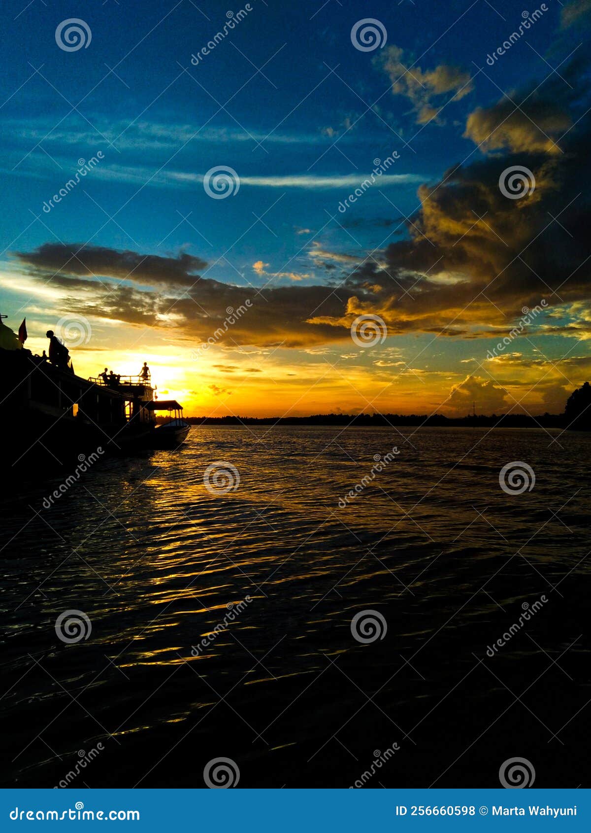 Sunset from the Edge of the Sea Stock Photo - Image of sunset, dawn ...