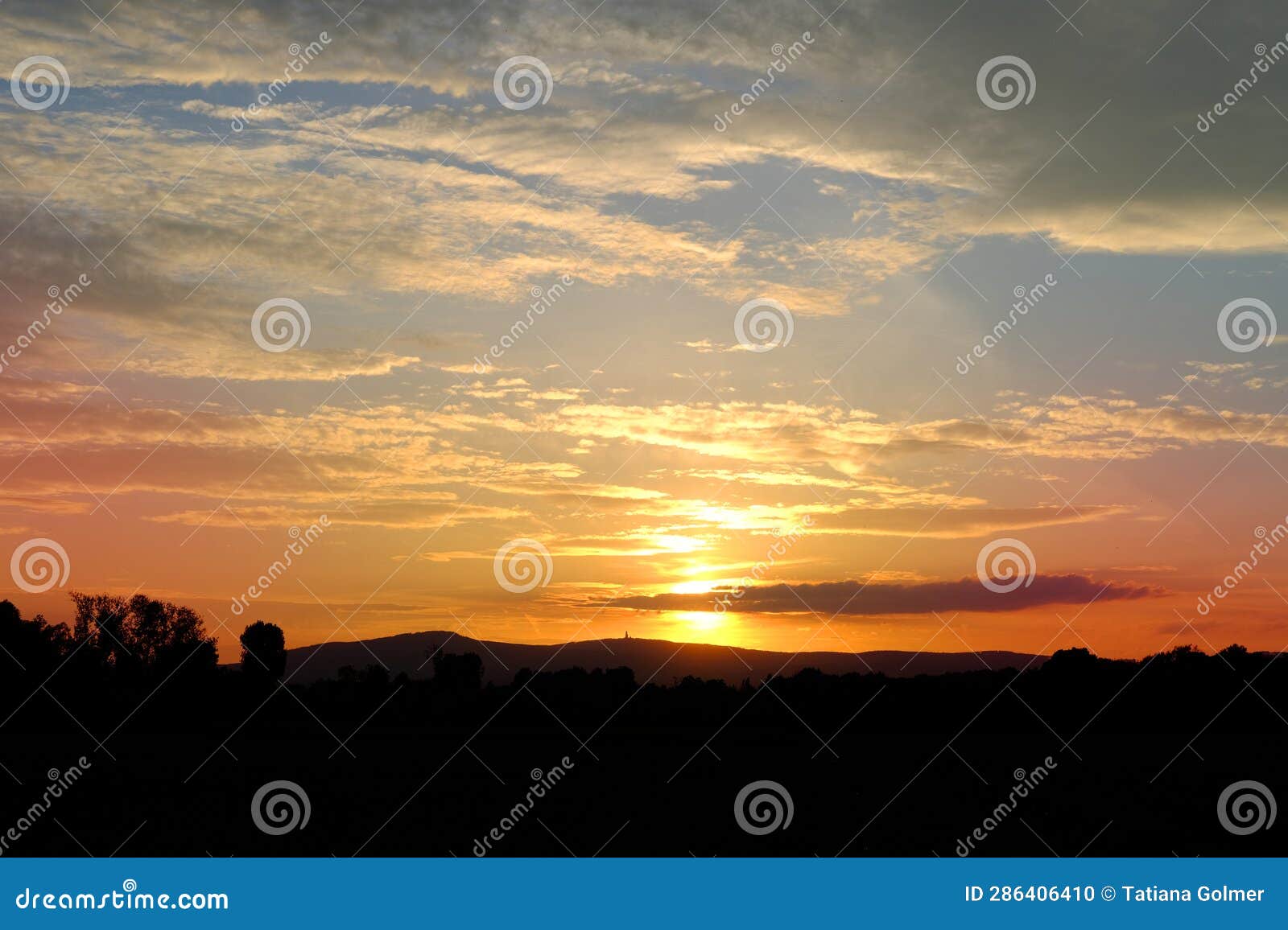 Sunset in Evening Beautiful Dramatic Sky with Cloud, Background Light ...