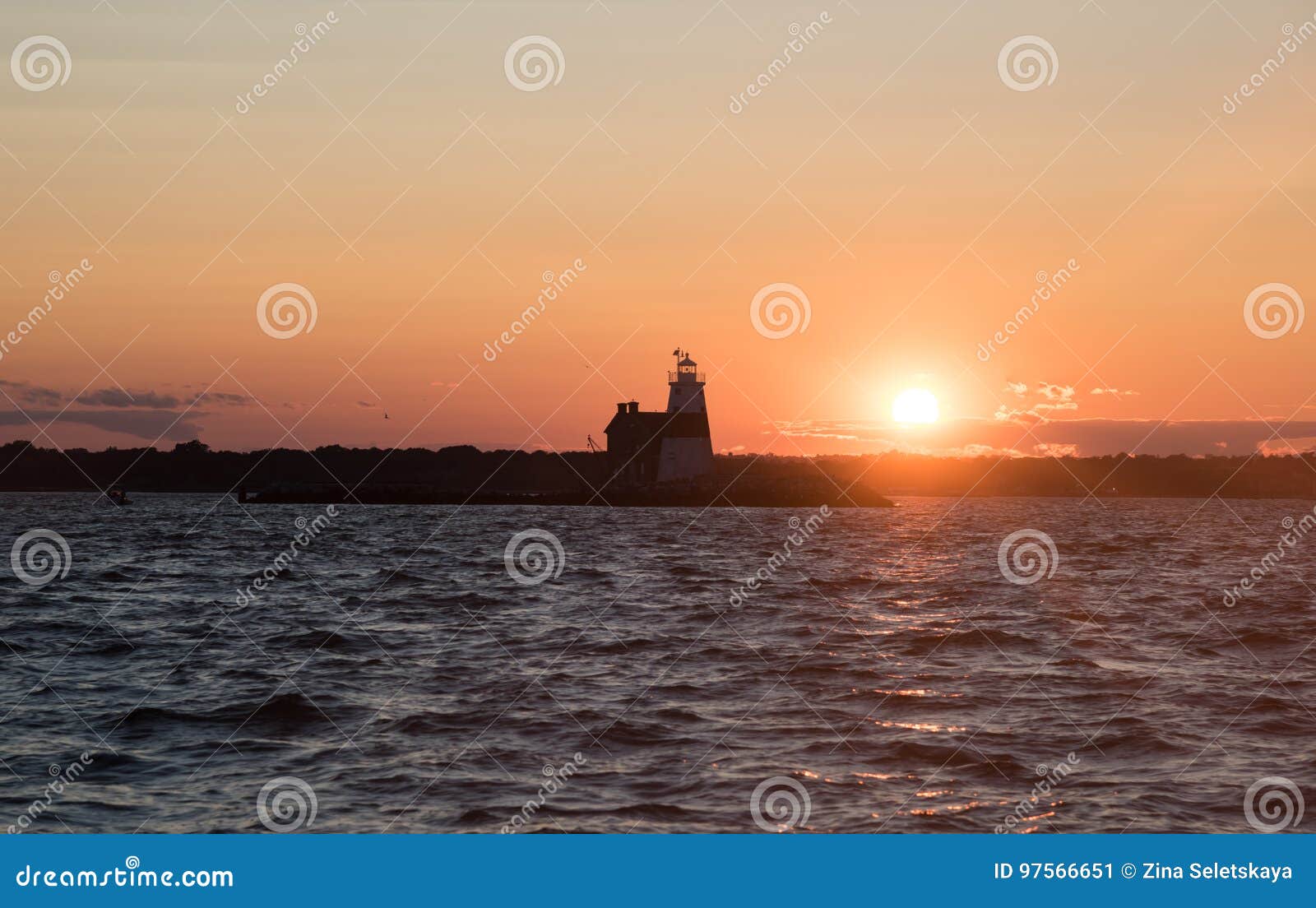 Sunset at Execution Rock Lighthouse Stock Image - Image of navigation ...