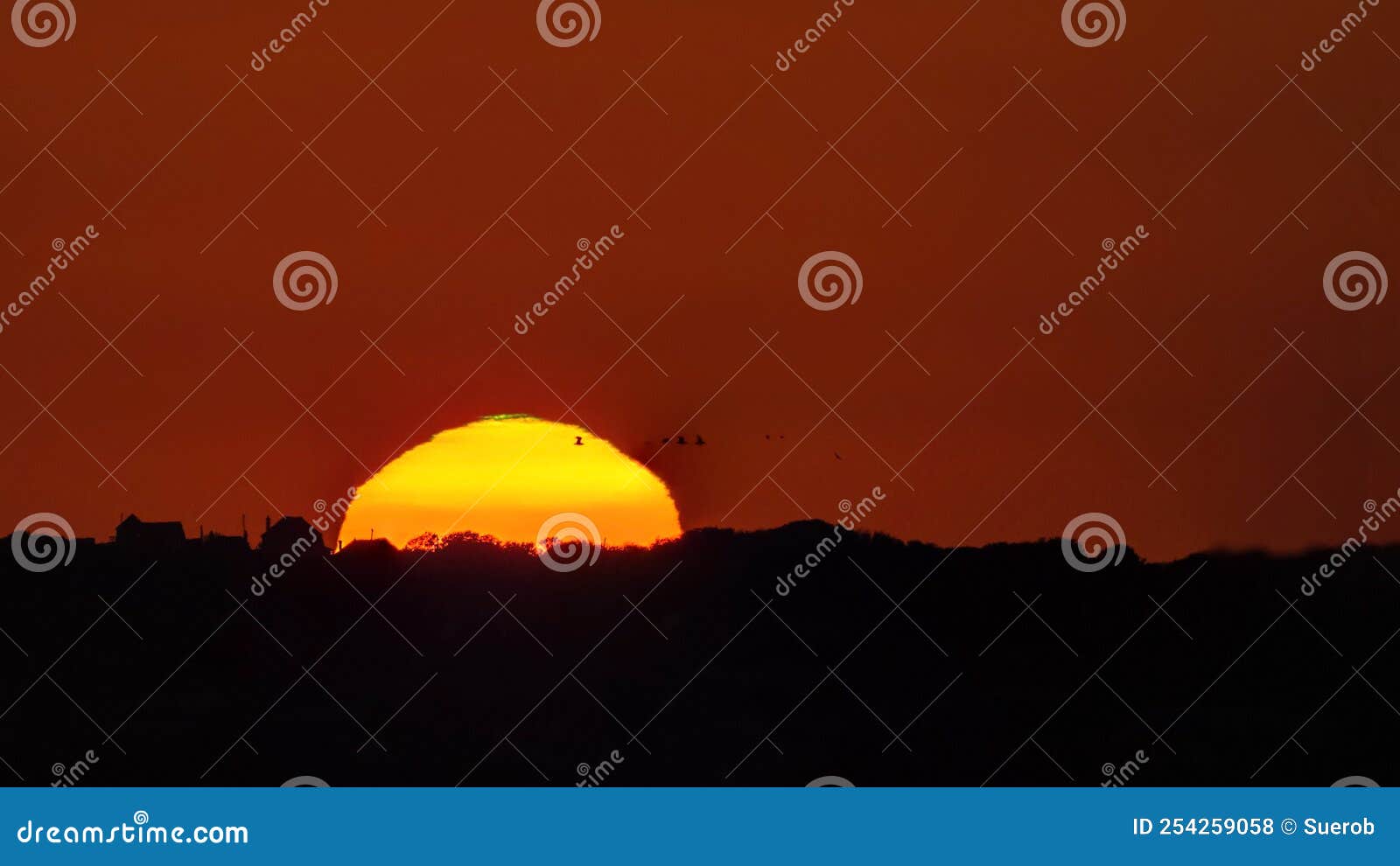 Green Flash Of The Sun In The Blue Lagoon Beach In Nacula Island ...