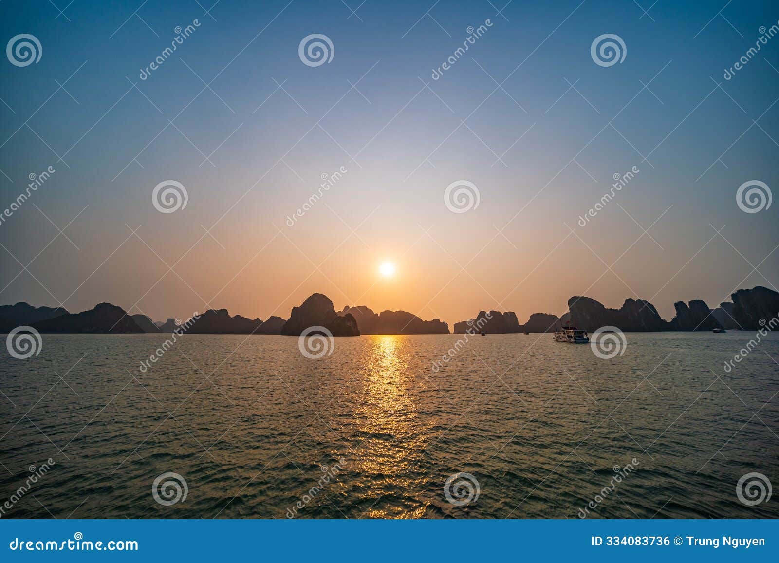 Sunset in Ha Long Bay, Quang Ninh, Vietnam Stock Photo - Image of ...