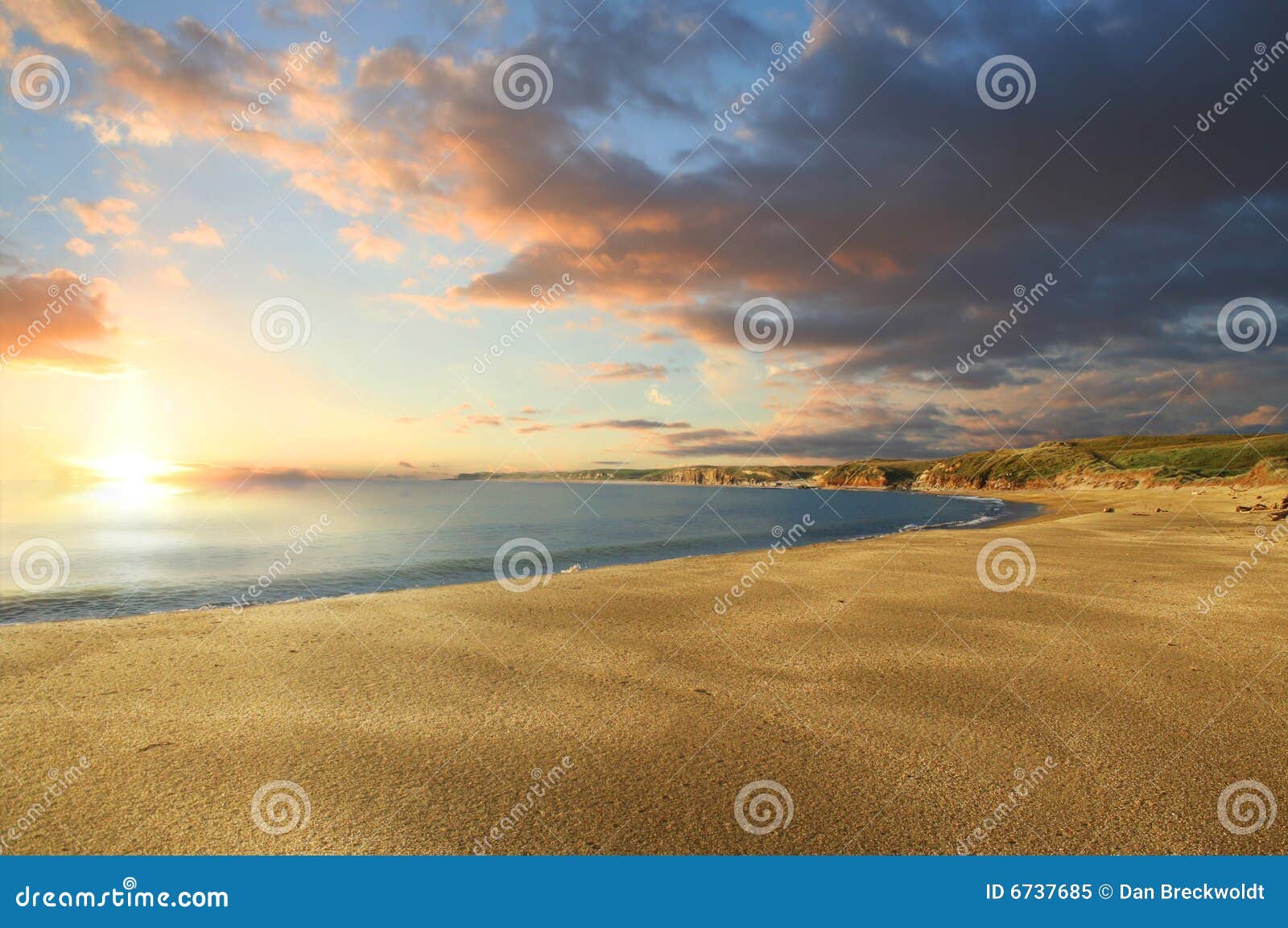 Sunset on an Isolated Beach Stock Image - Image of reflect, scenic: 6737685