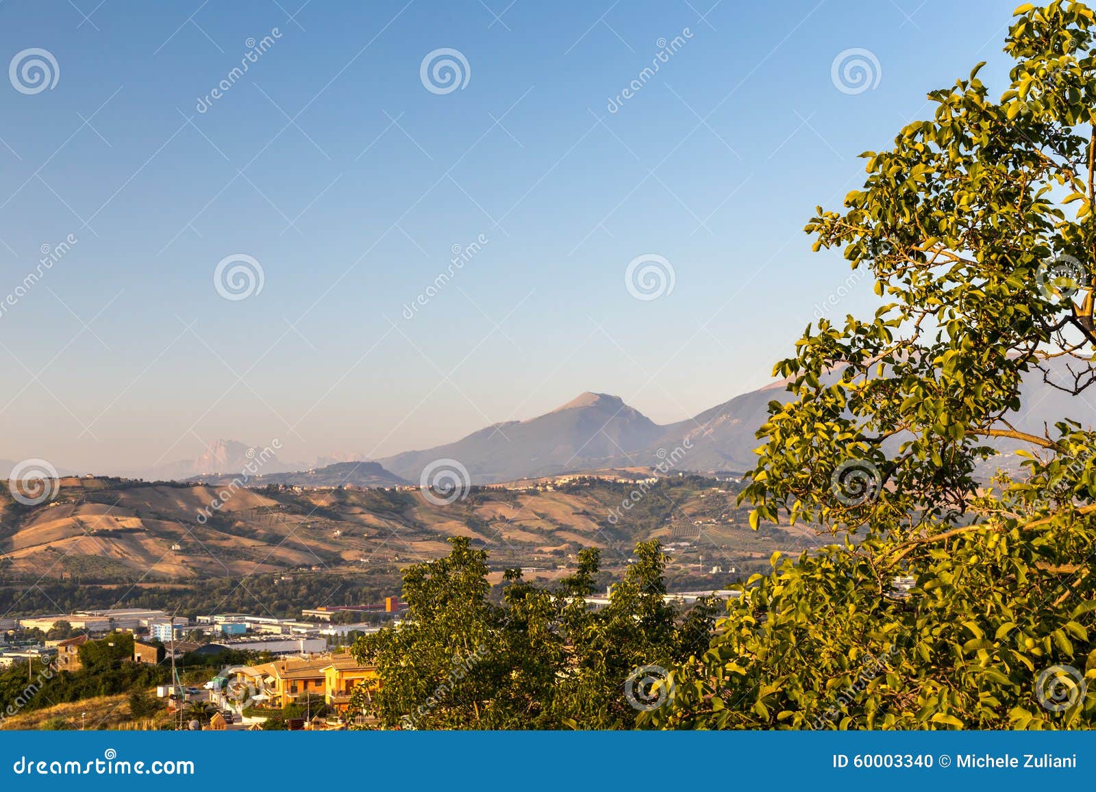 Sunset in the Italian Countryside Stock Photo - Image of house ...