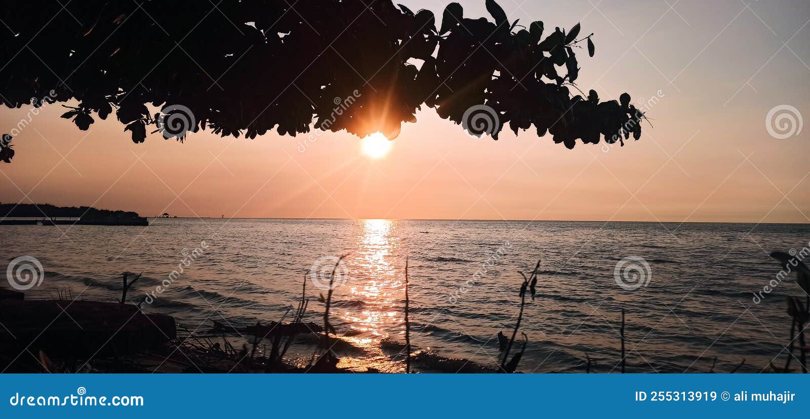 Sunset Light of the Ocean View in the Beach Stock Image - Image of ...